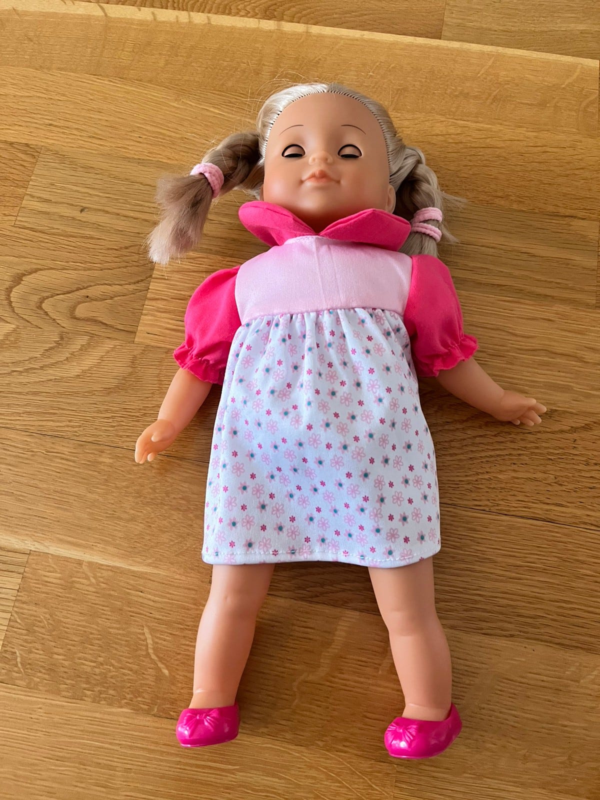 Dukke Frida 33cm med 50 norsk setninger | FINN-torget