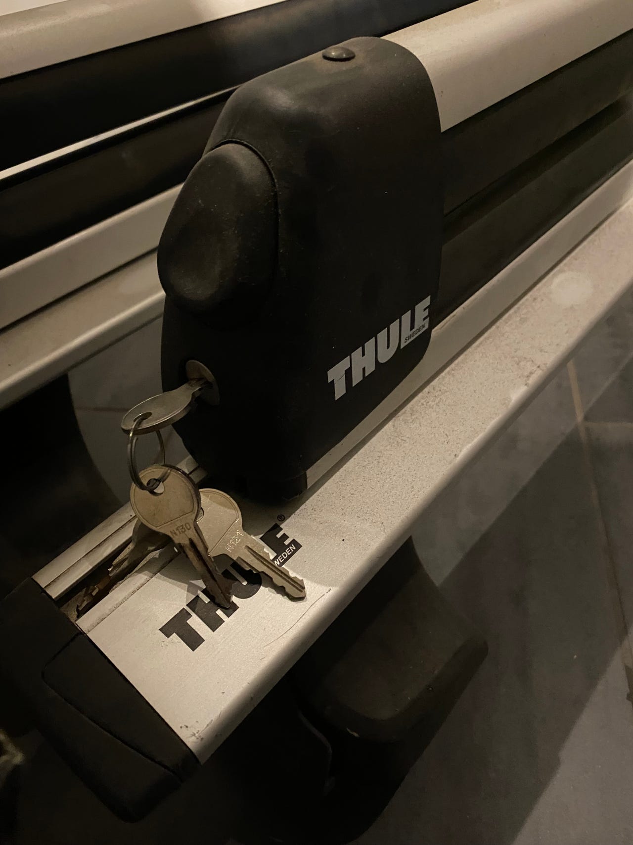 Thule wingbar takstativ med låsbart skistativ til Volvo V40 | FINN-torget