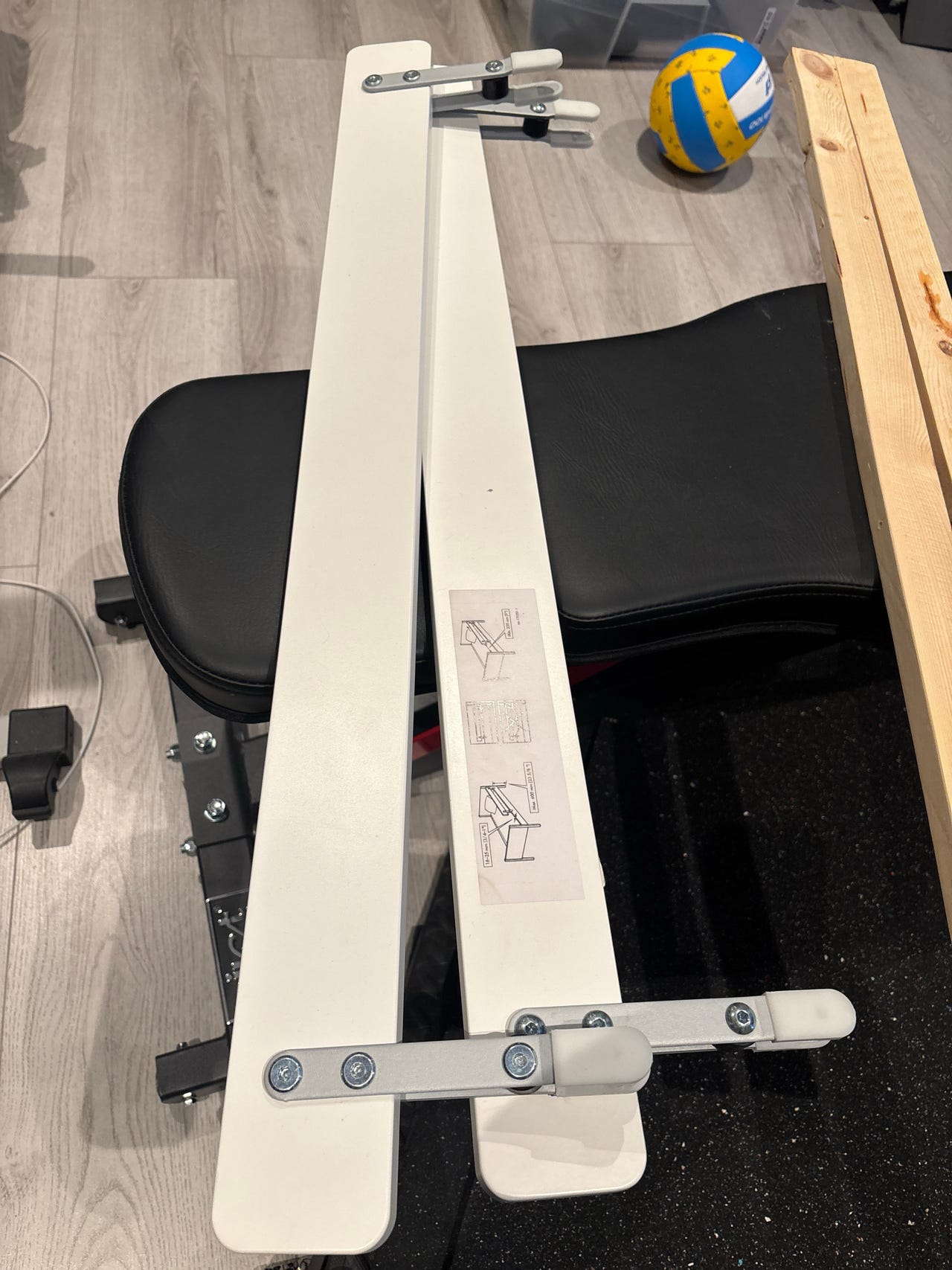 Hvit sengehest IKEA nattapa | FINN-torget
