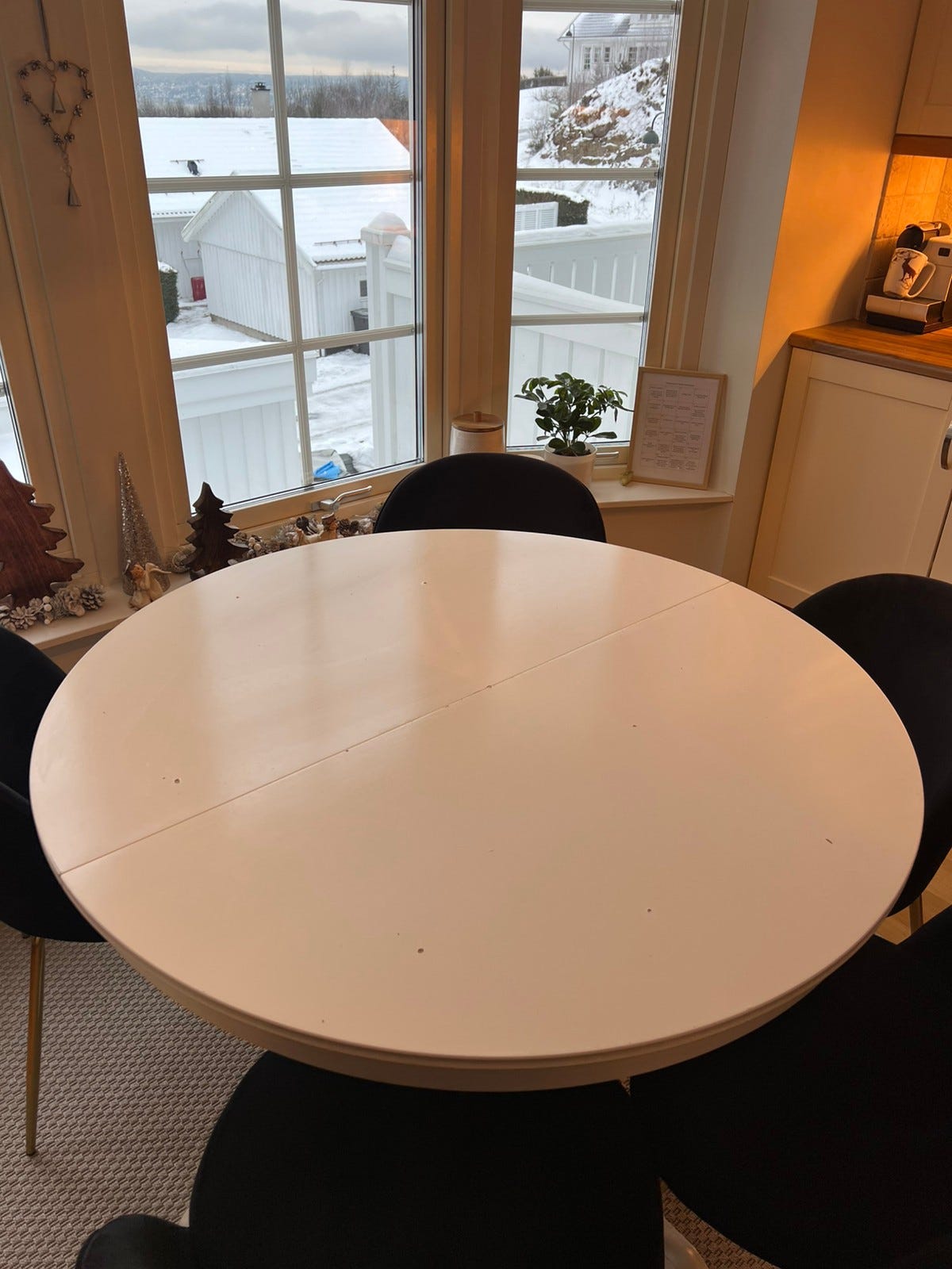 Kjøkkenbord rundt Ikea med integrert bordplate. | FINN-torget