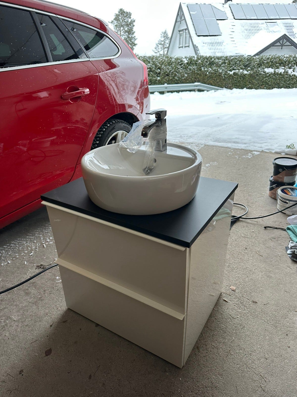 Baderom servant m rund vask og kran | FINN-torget