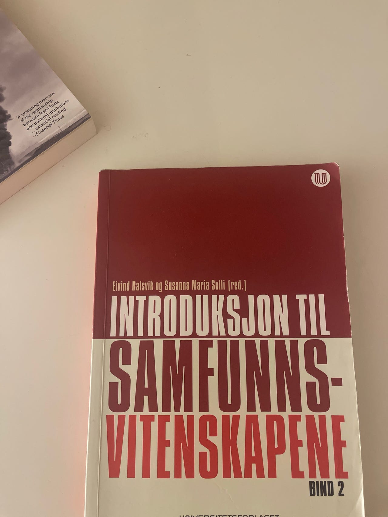 Introduksjon til samfunnsvitenskapene - Bind 1 og 2 | FINN-torget