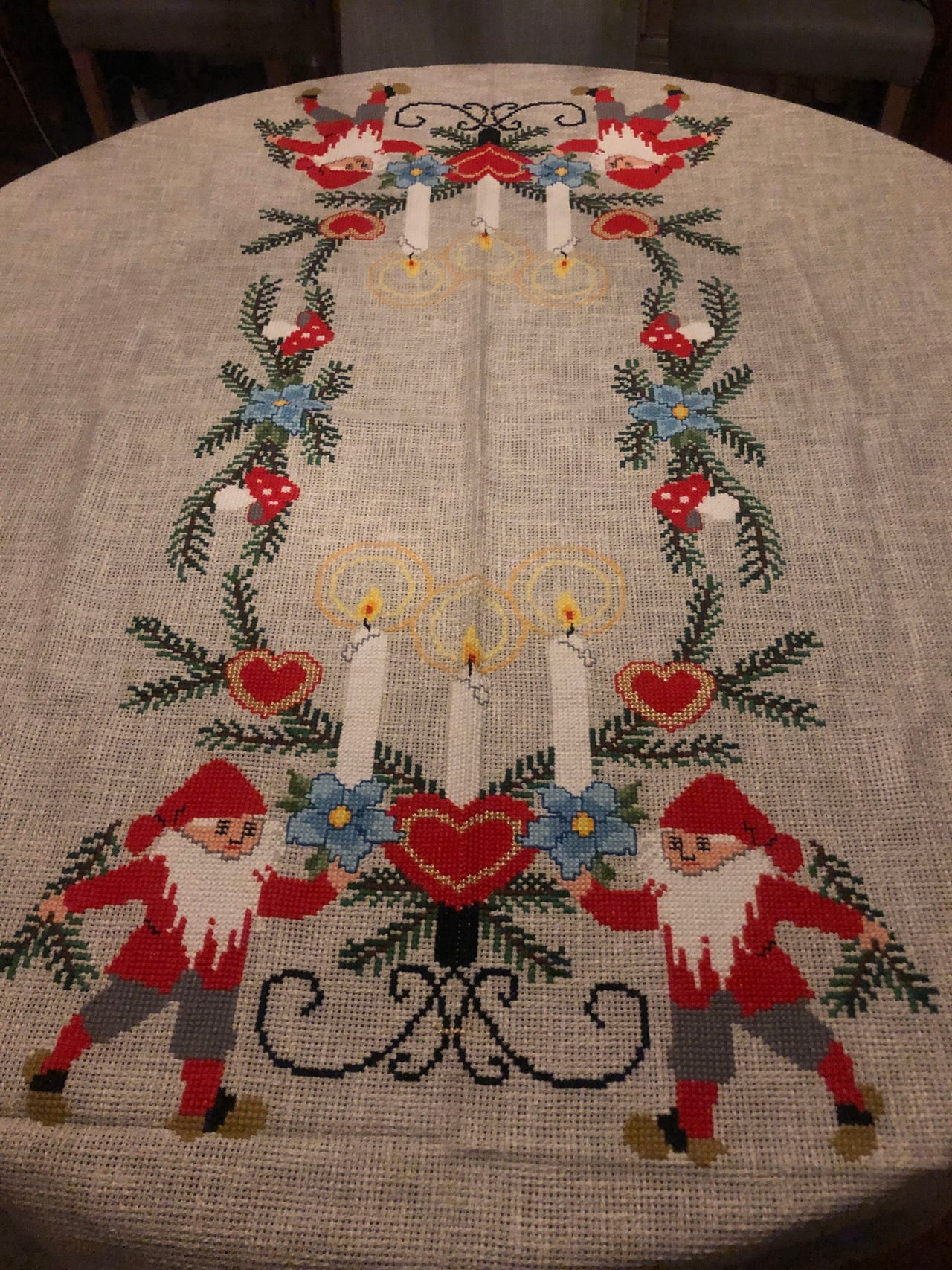 Juleduk, brodert | FINN-torget