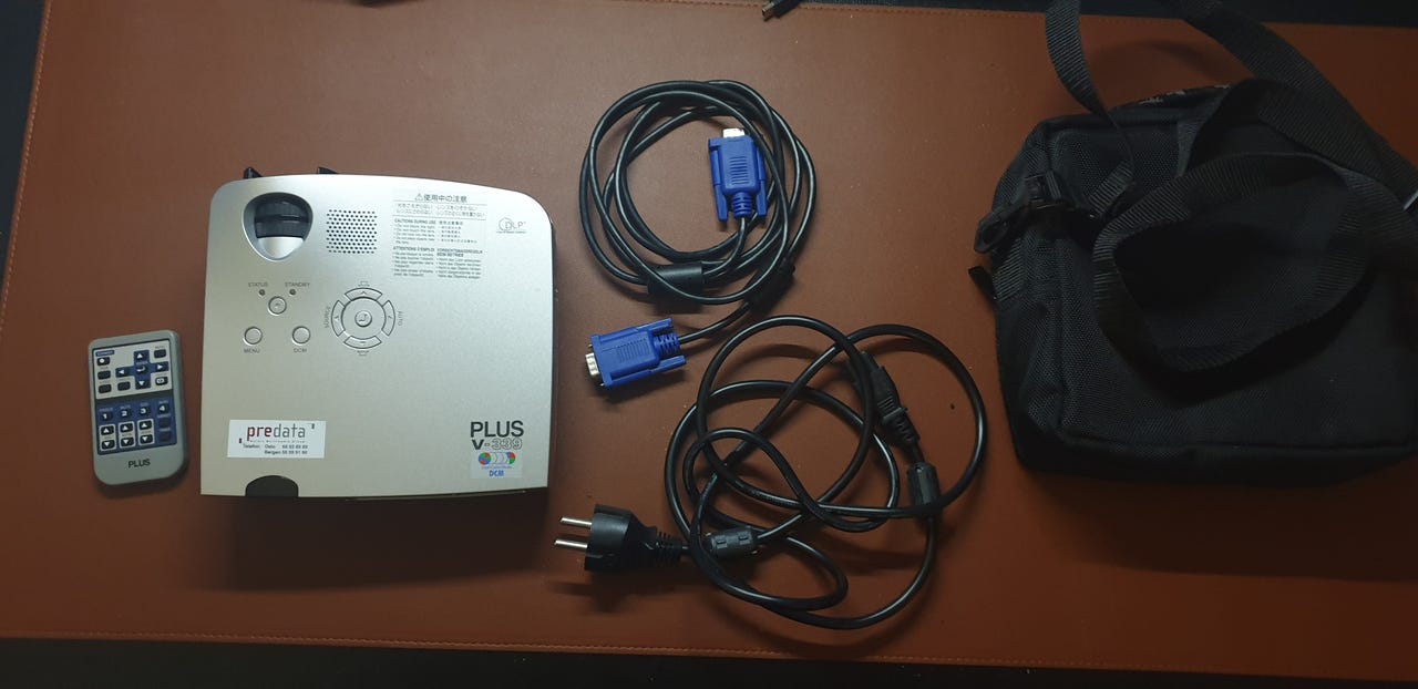 Bærbar prosjektor (PLUS V-339 1300) | FINN-torget