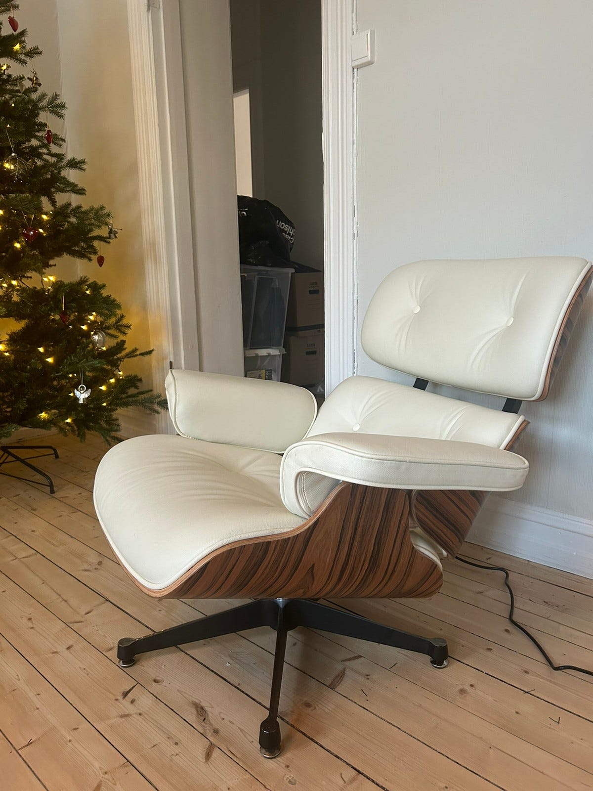 Eames stol (reservert) | FINN-torget