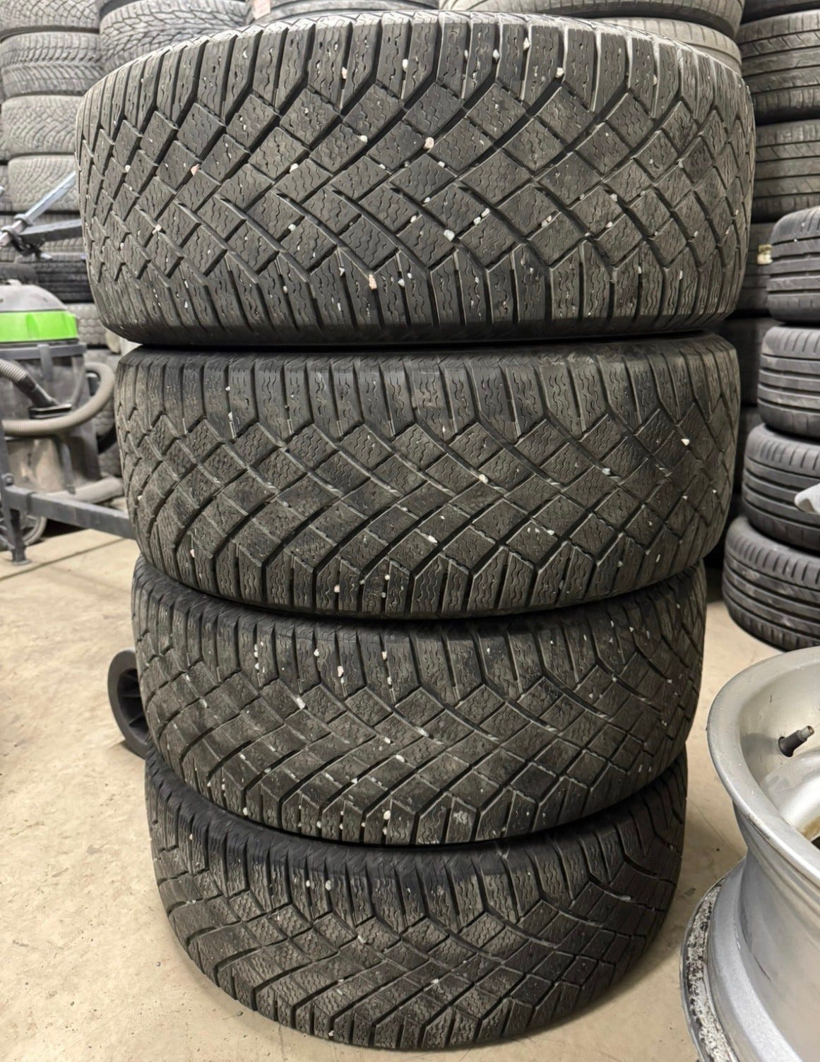 4 vinter dekk 235/55R18 T XL Continental viking contact 7 | FINN-torget