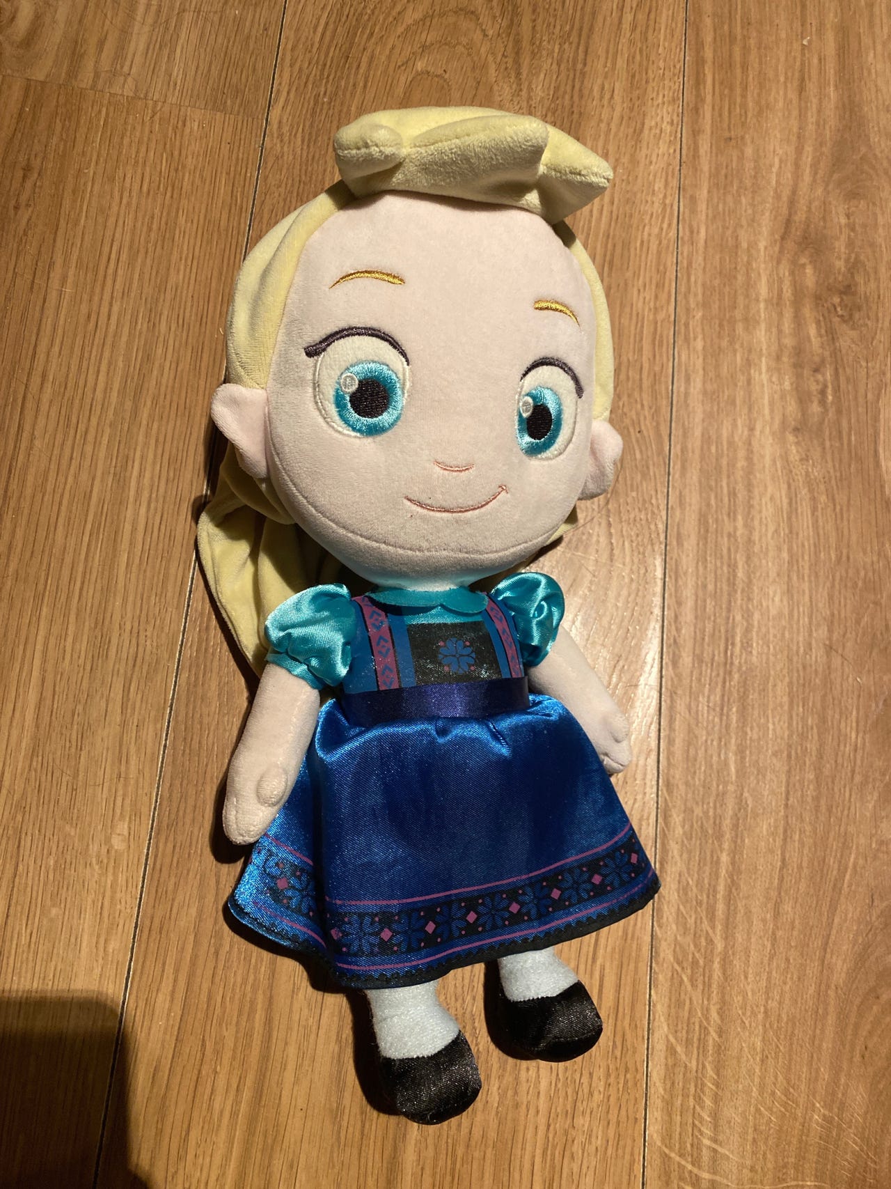 Disney ELSA Toddler dukke. Ca 11 x 15 x 33 cm. | FINN-torget