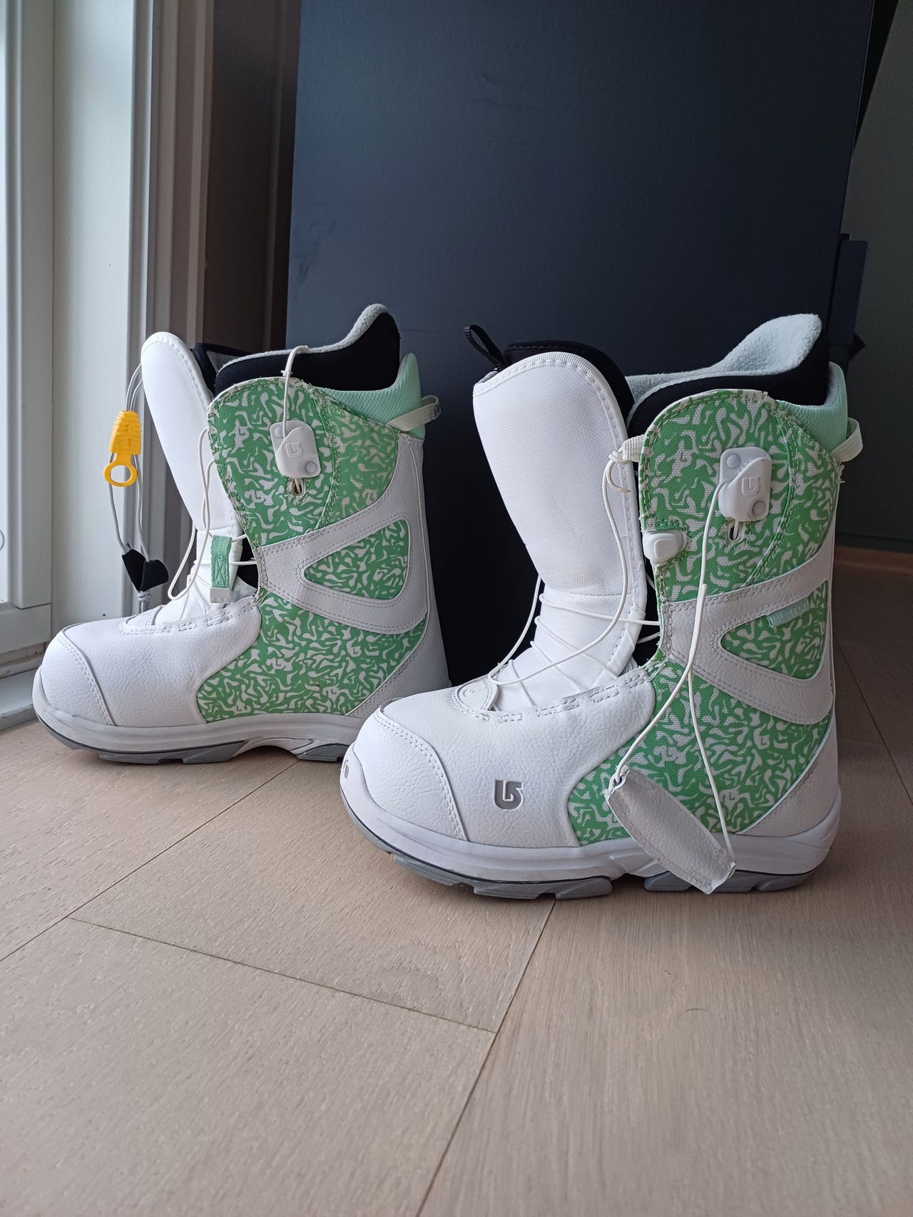 Burton snowboardsko str 36,5 | FINN-torget