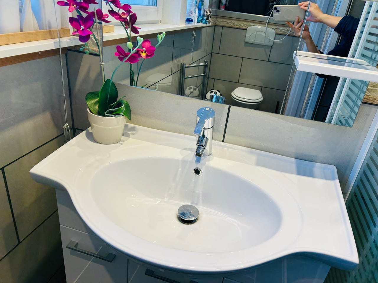 Vasken skap med speil | FINN-torget