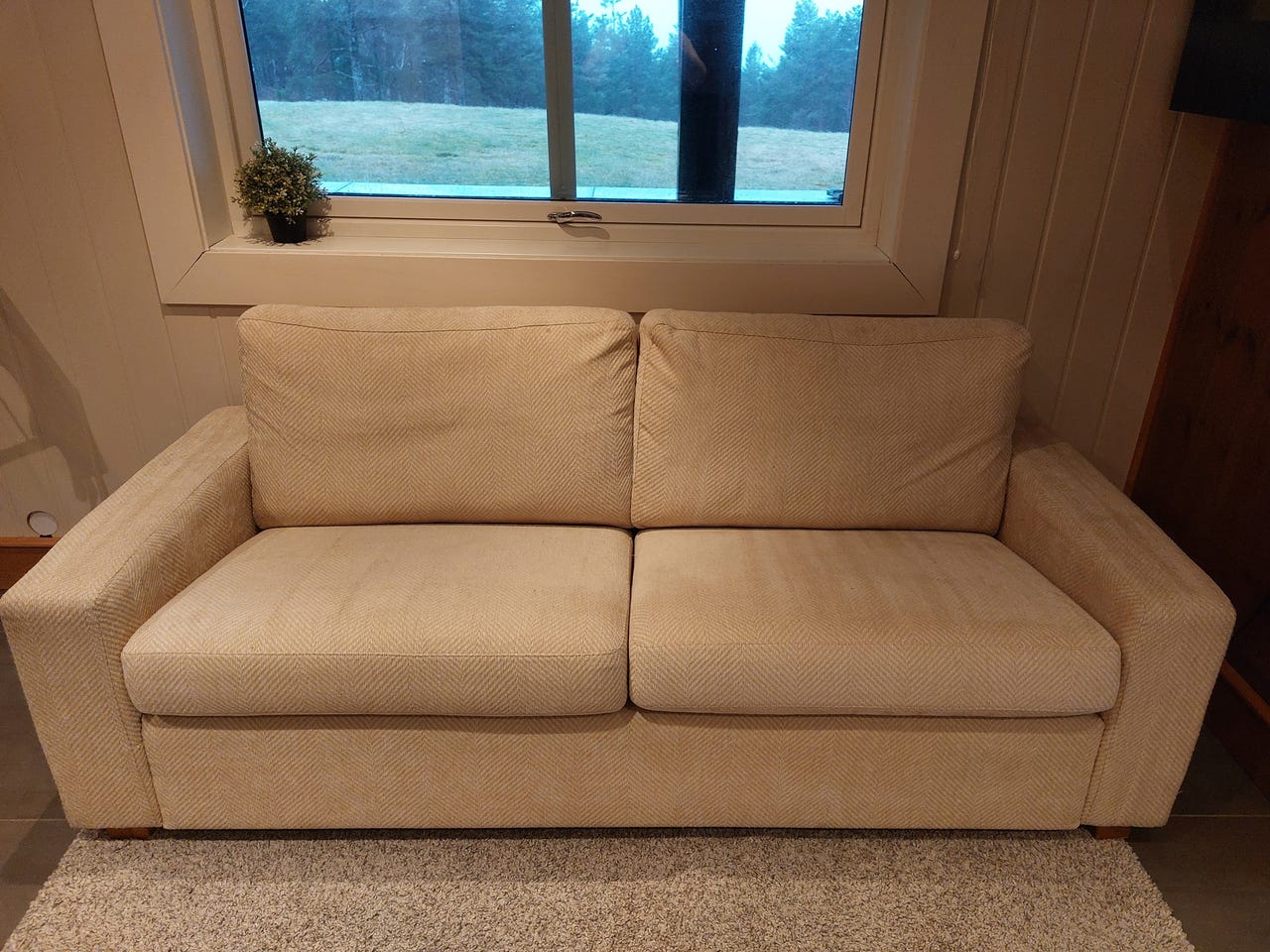 Pent brukt sofa i stoff - 2 m x 85 cm | FINN-torget