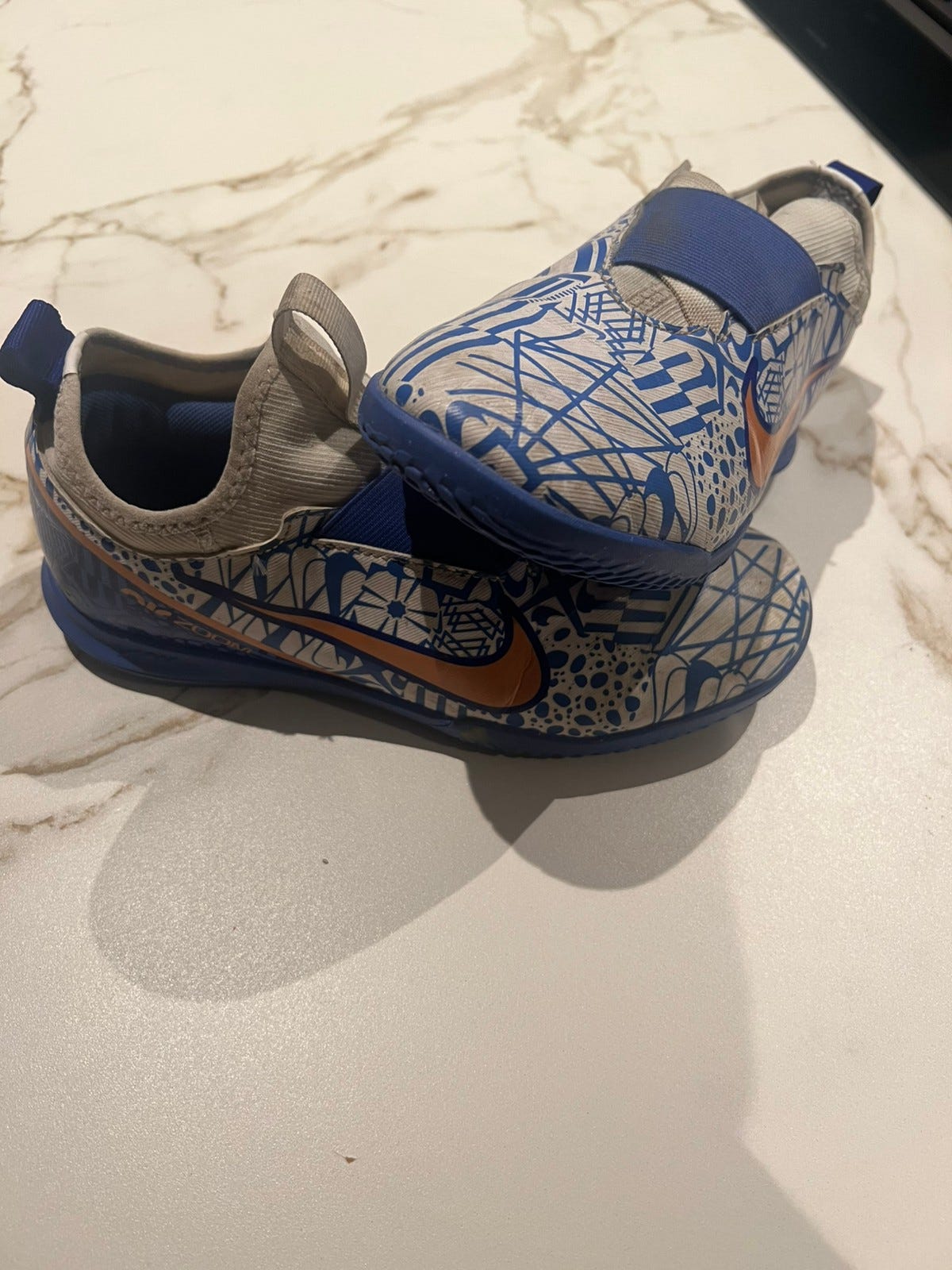 Nike innesko, perfekt til fotball f.eks. | FINN-torget