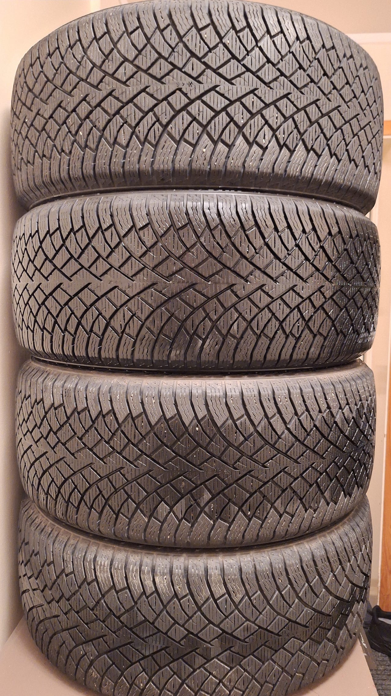 Nokia Hakkapelitta R5 245/45 R19 102T. Piggfri | FINN-torget