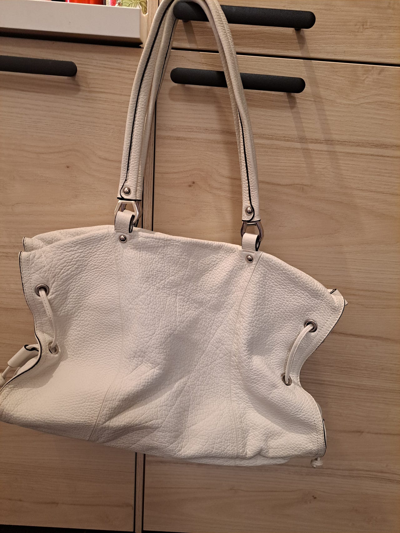 Hvit veske i ekte skinn | FINN-torget