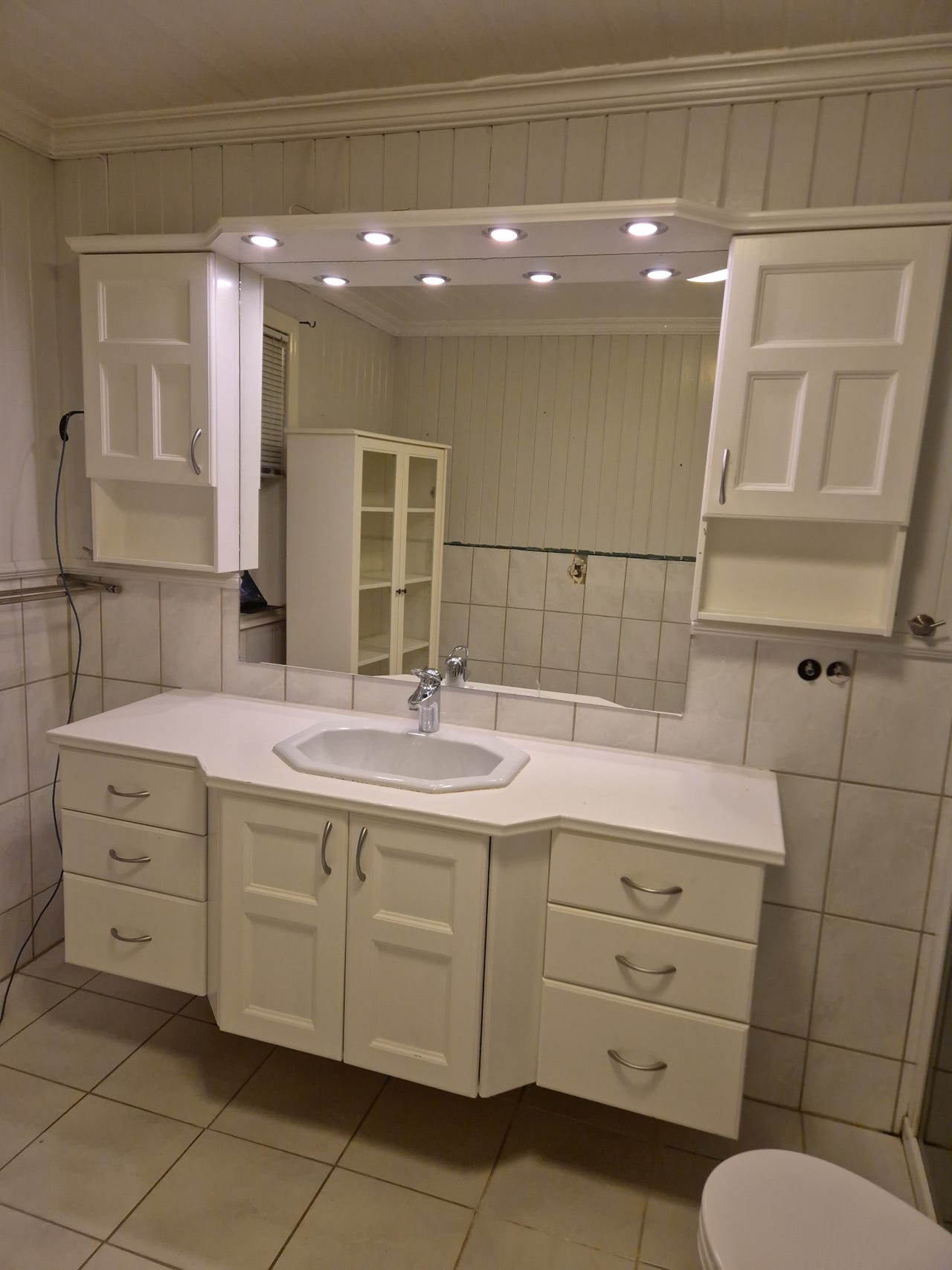 Baderomsinnredning gis bort mot demontering | FINN-torget