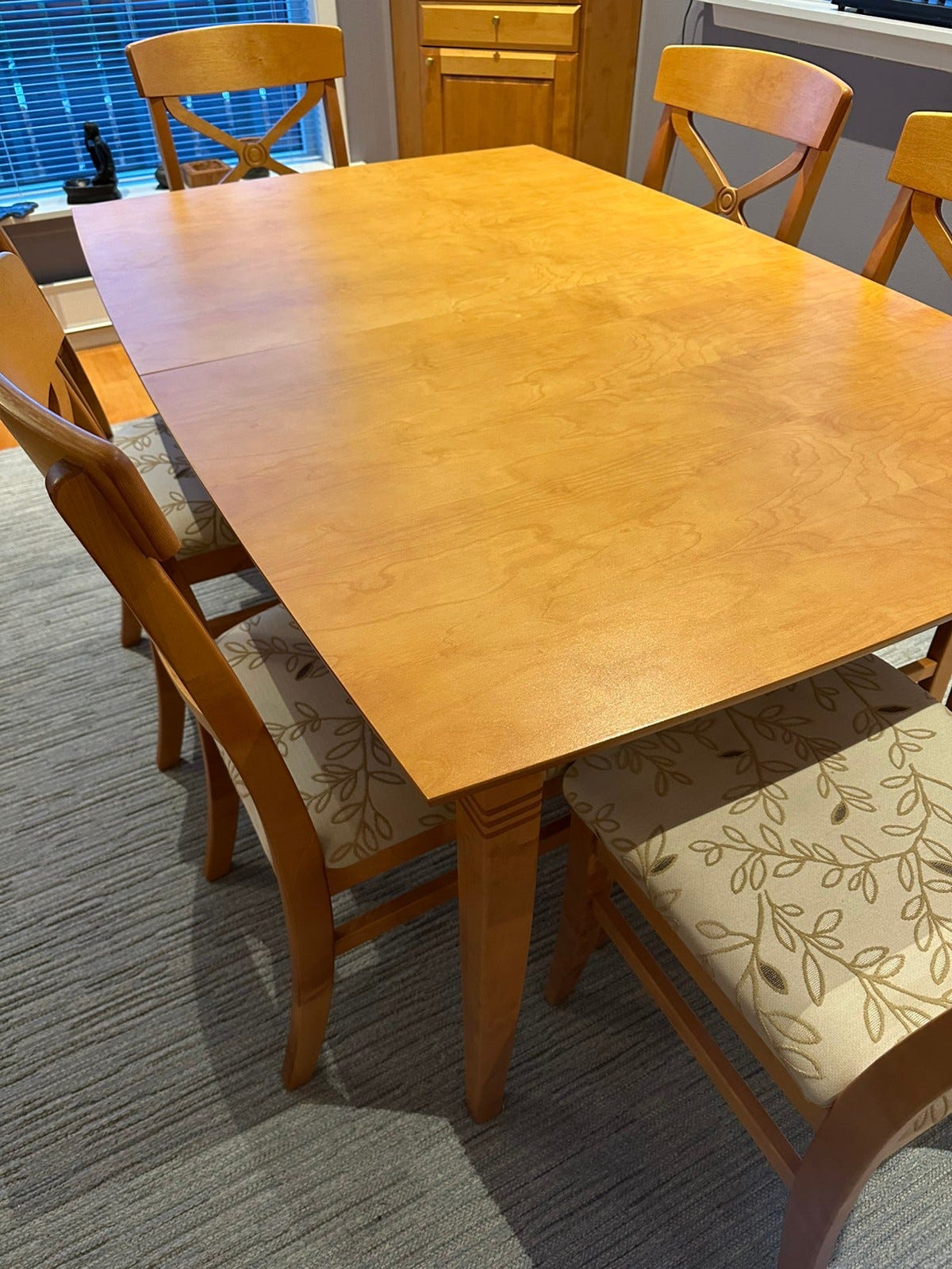 Sandvik «Elisabeth» møbler NY PRIS spisebord, vitrineskap, skjenk mm ...