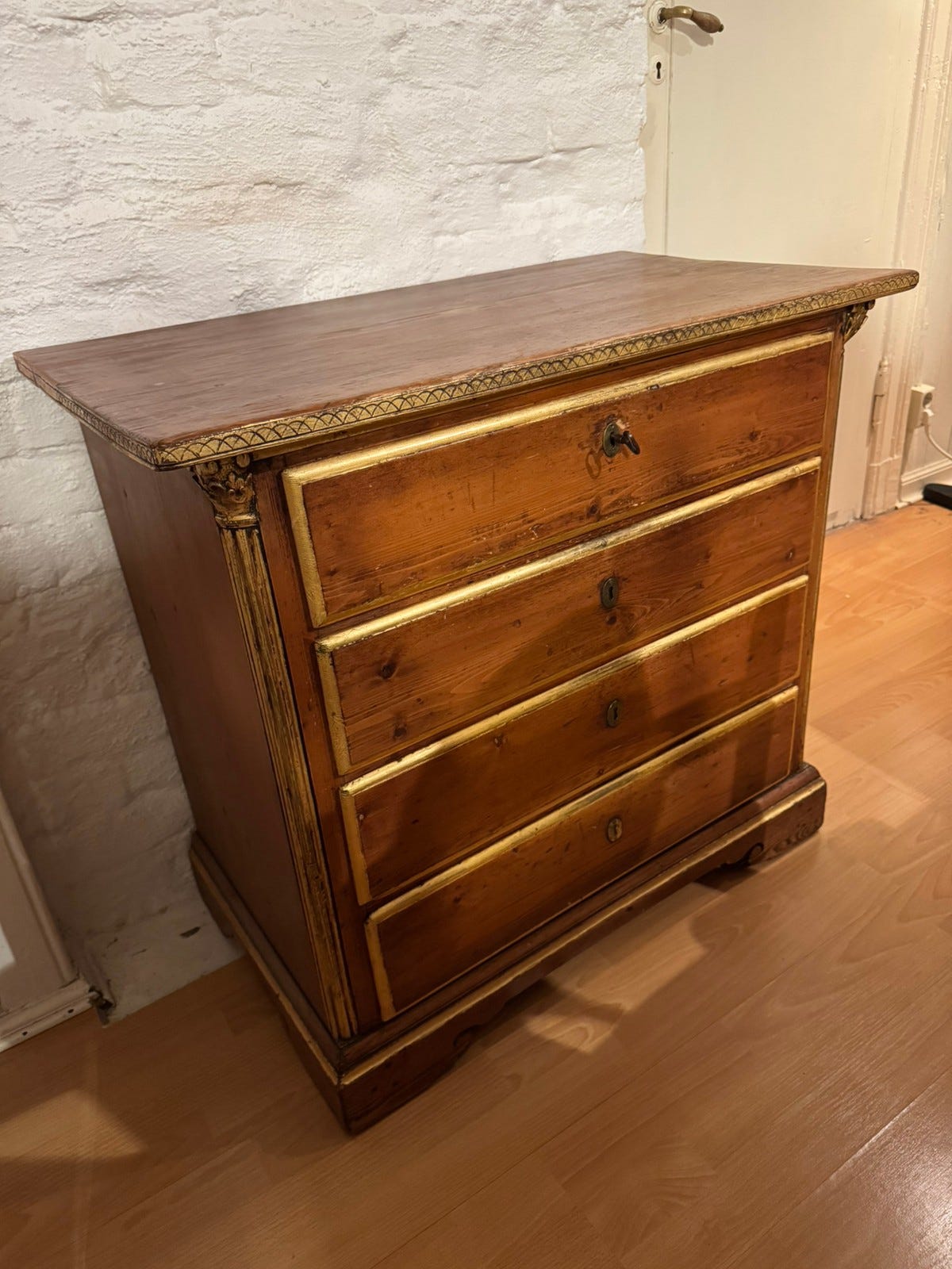 Sjarmerende Gammel Kommode | FINN-torget