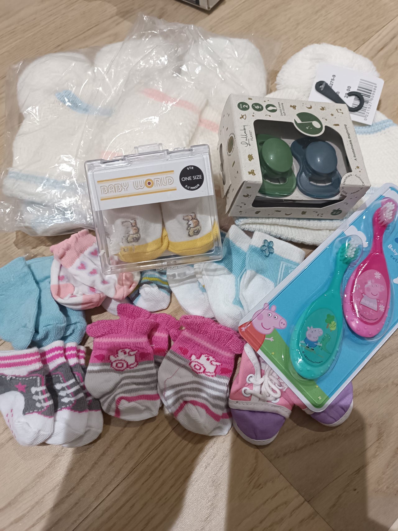 Baby lue, sokker og andre ting | FINN-torget