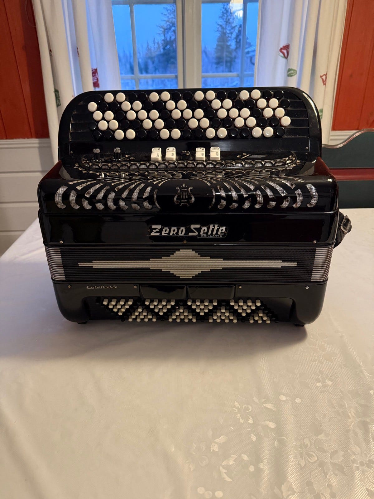 Zero Sette Brillante Castelfidardo | FINN-torget