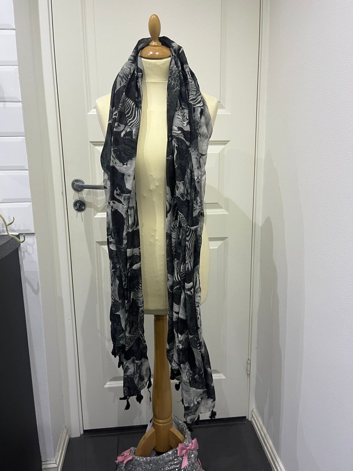 Skjerf / halstørkle | FINN-torget