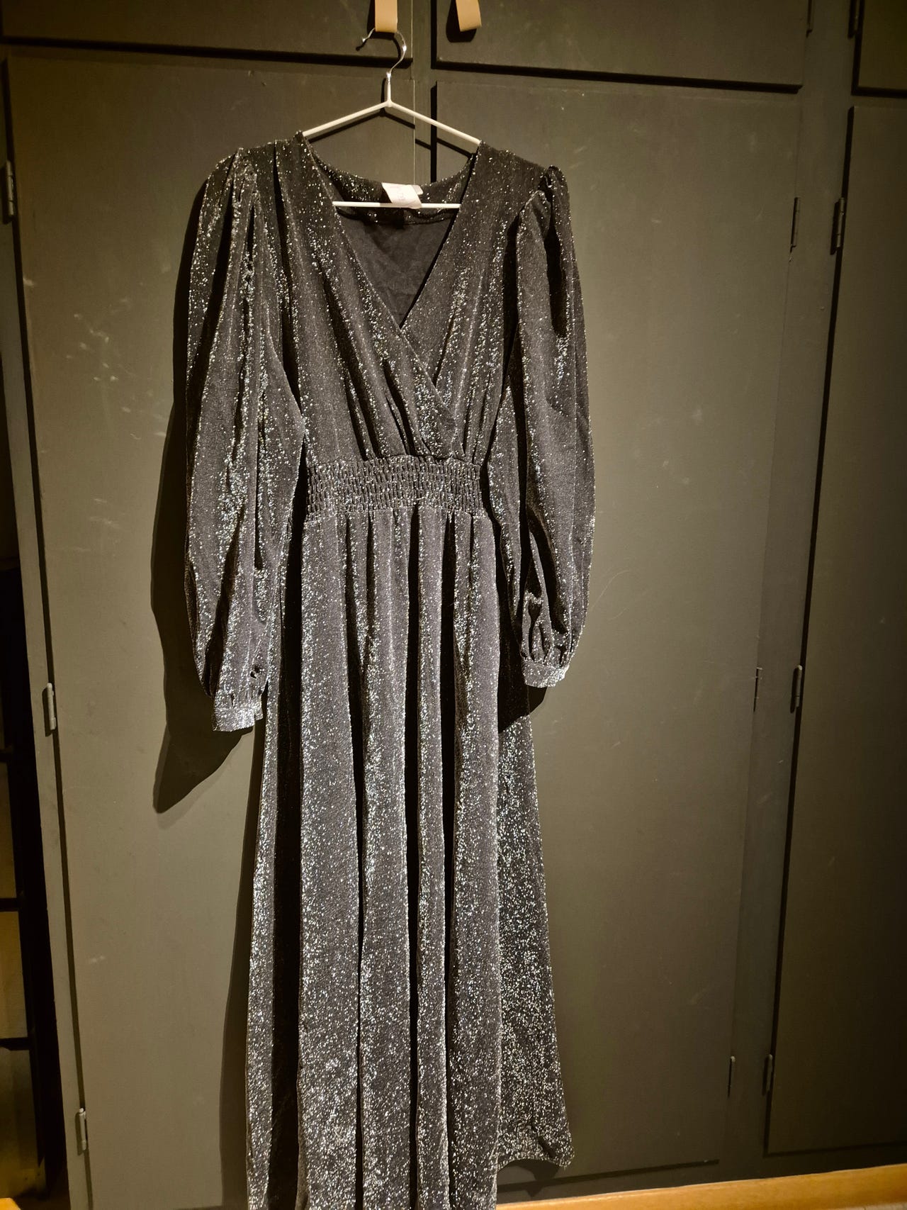 Careless Belle svart glitter maxi kjole | FINN-torget