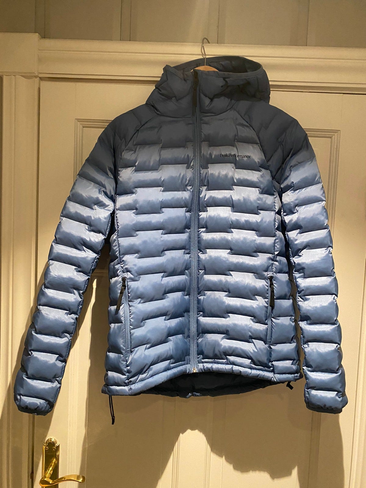 Peak performance argon light hood dunjakke, str L | FINN-torget