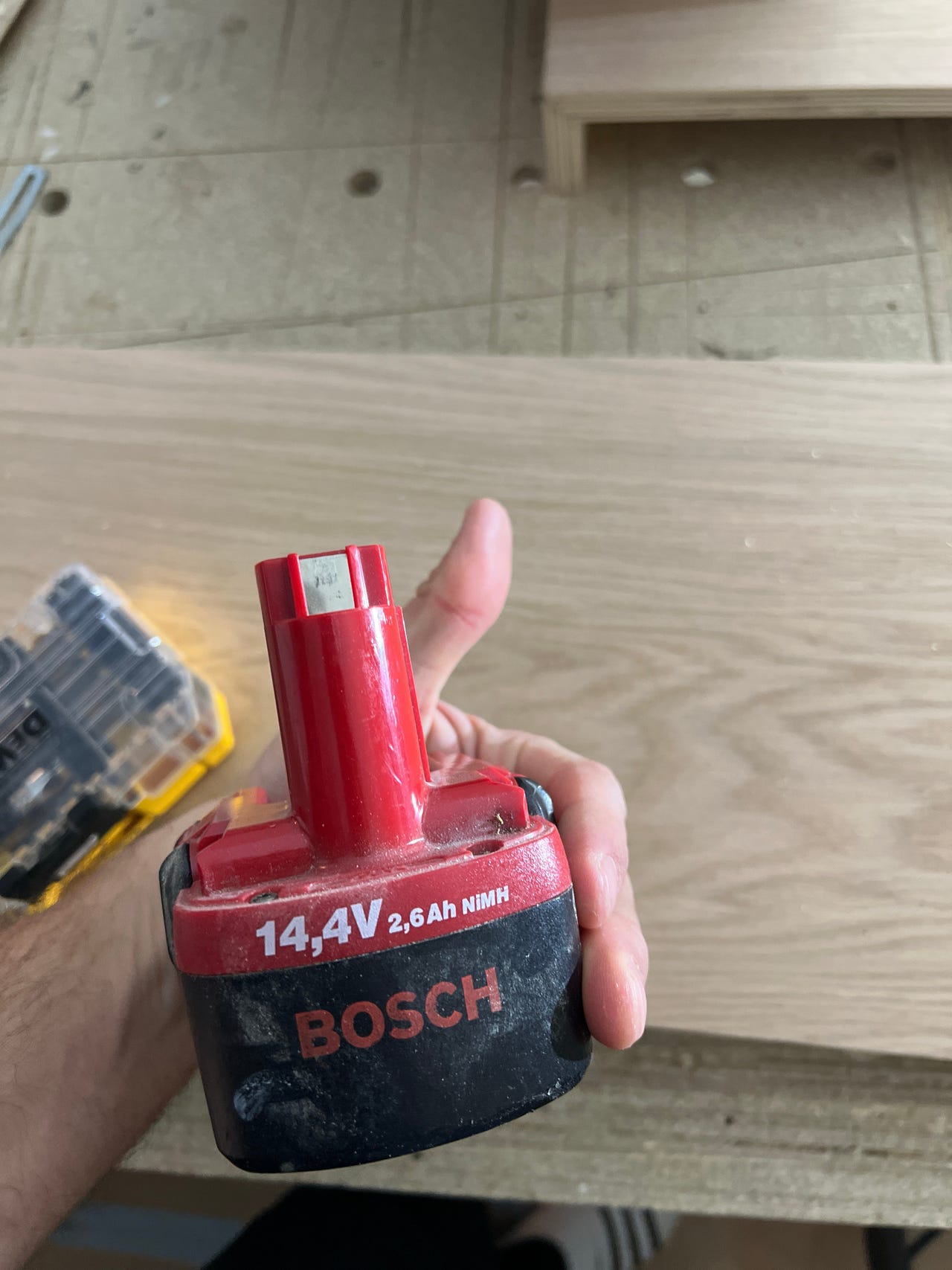 Ønsker å kjøpe Bosch 14,4V 2,6Ah NiMH med lader | FINN-torget