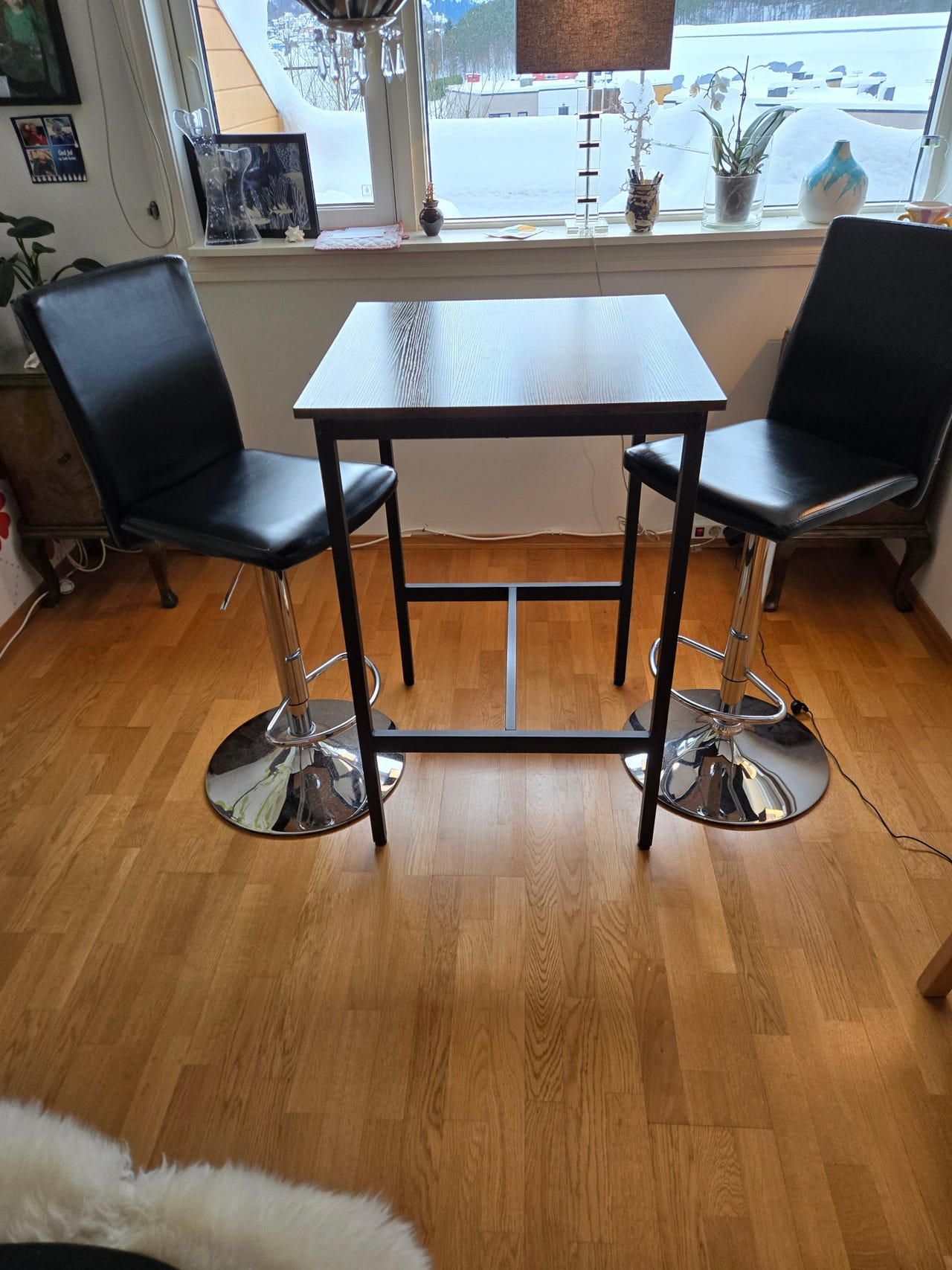 PC bord/spisebord + 2 stoler | FINN-torget
