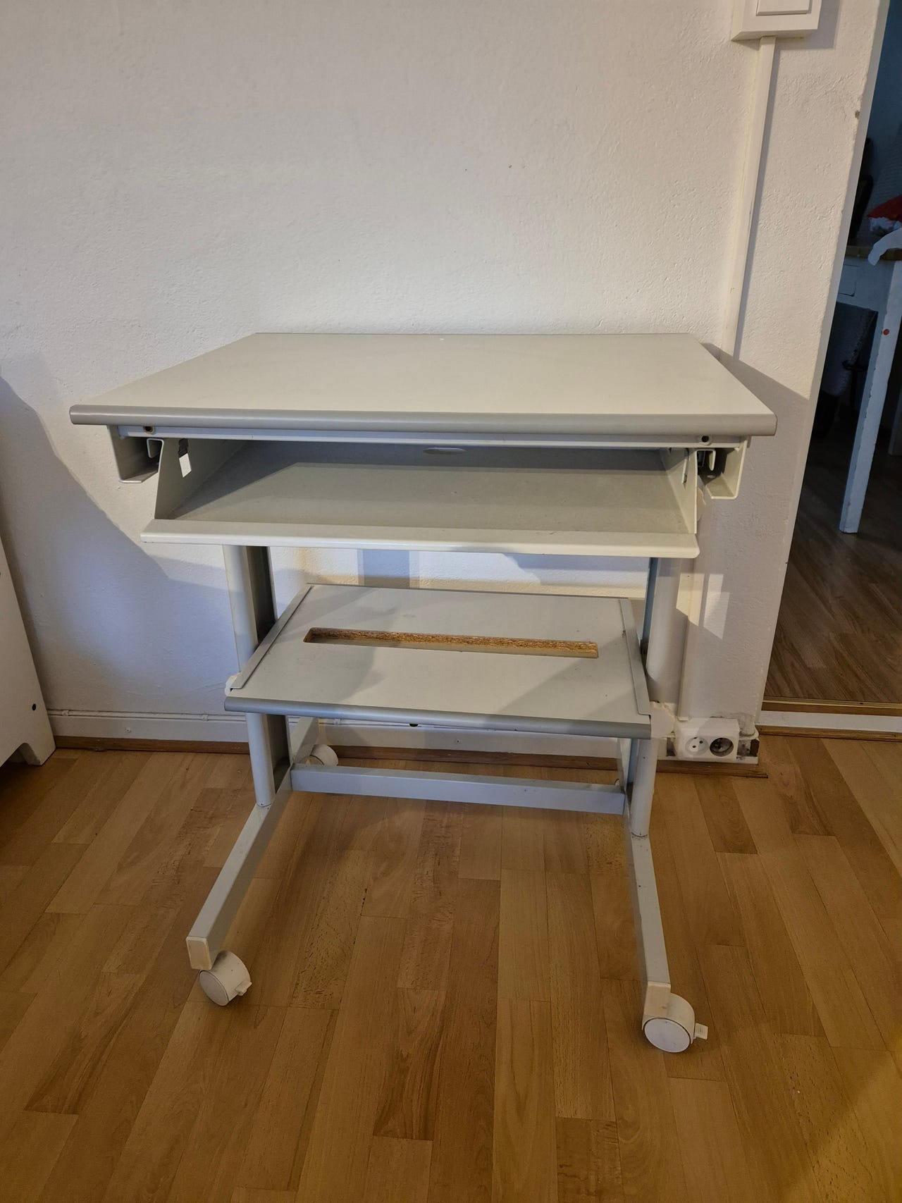 Skrivebord/databord | FINN-torget