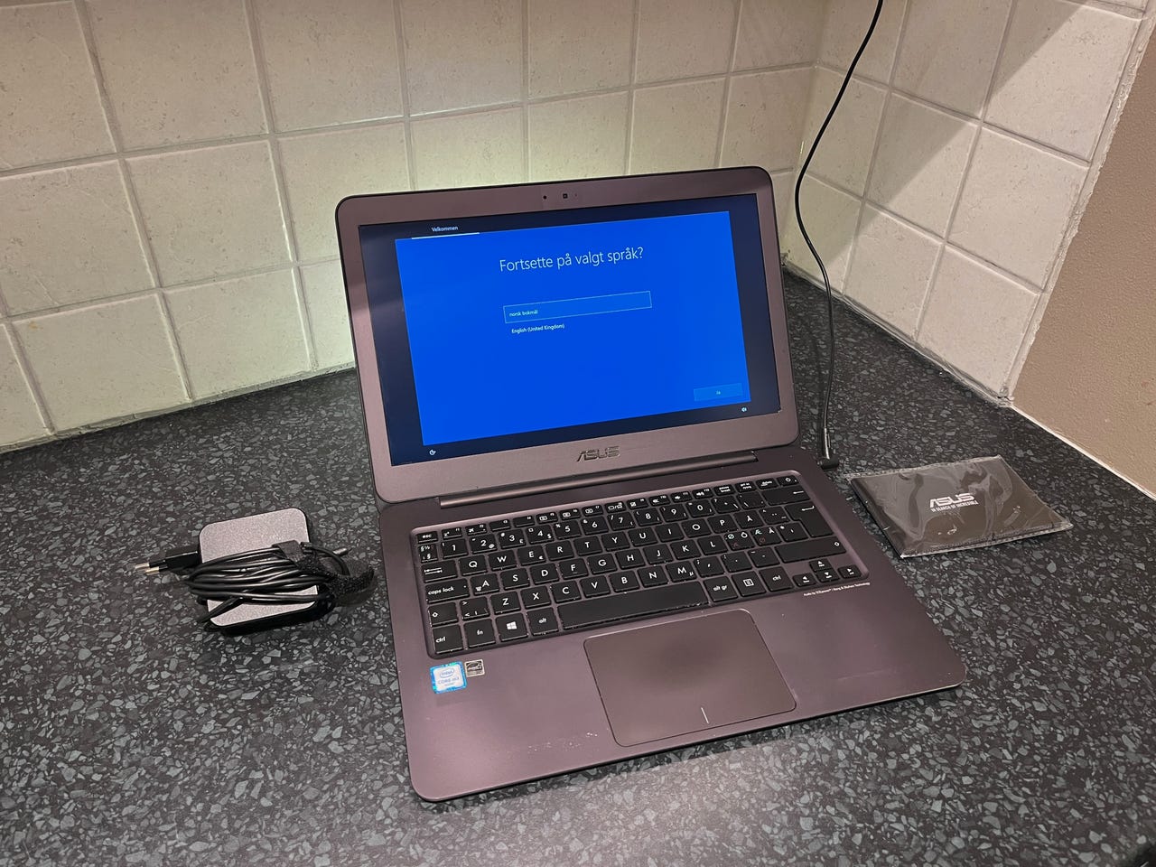 Asus ZenBook UX305 - 13'' (3200x1800), Intel m3-6Y30, 8 GB RAM, 256 GB ...