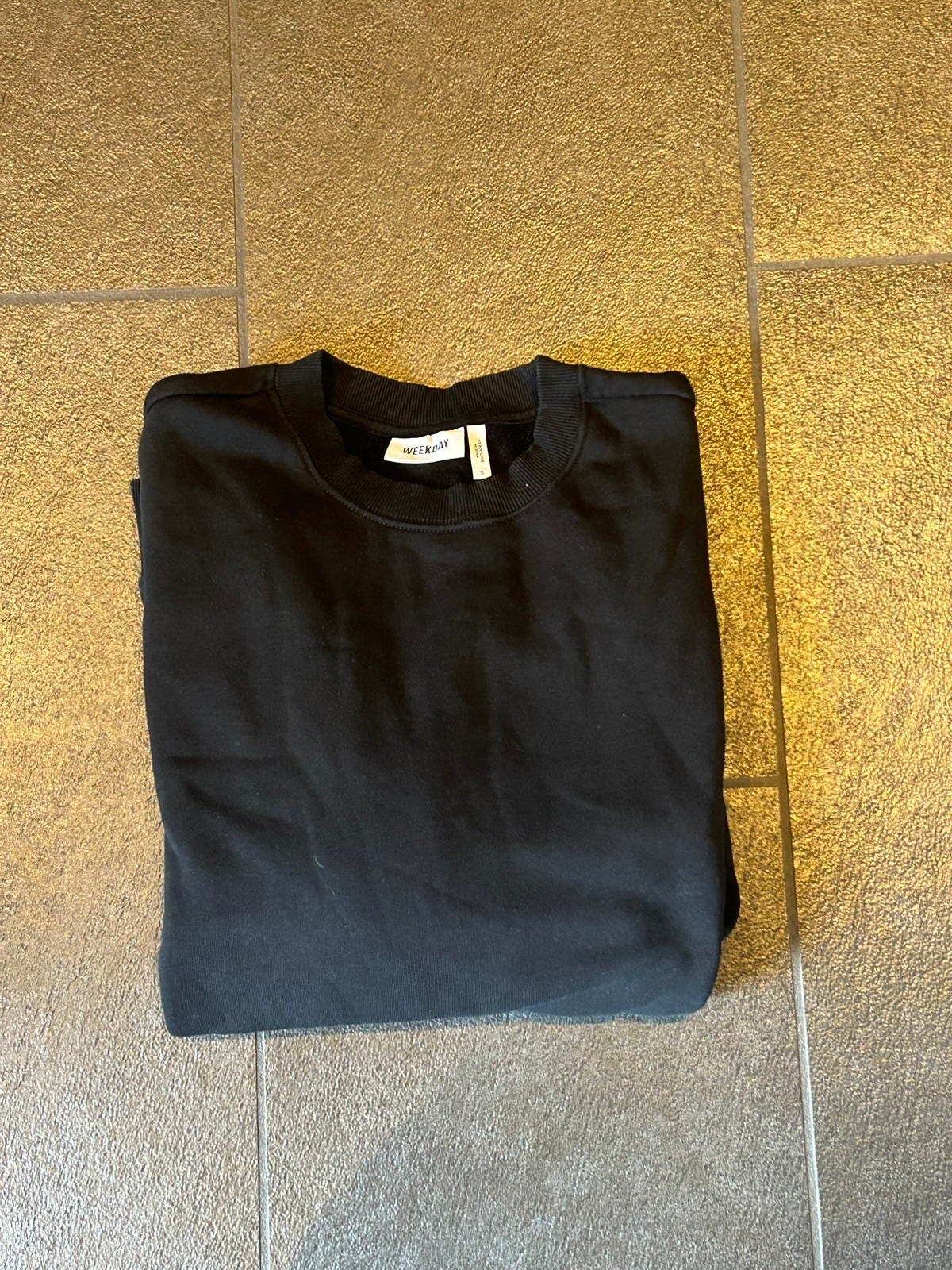 Weekday Genser | FINN-torget