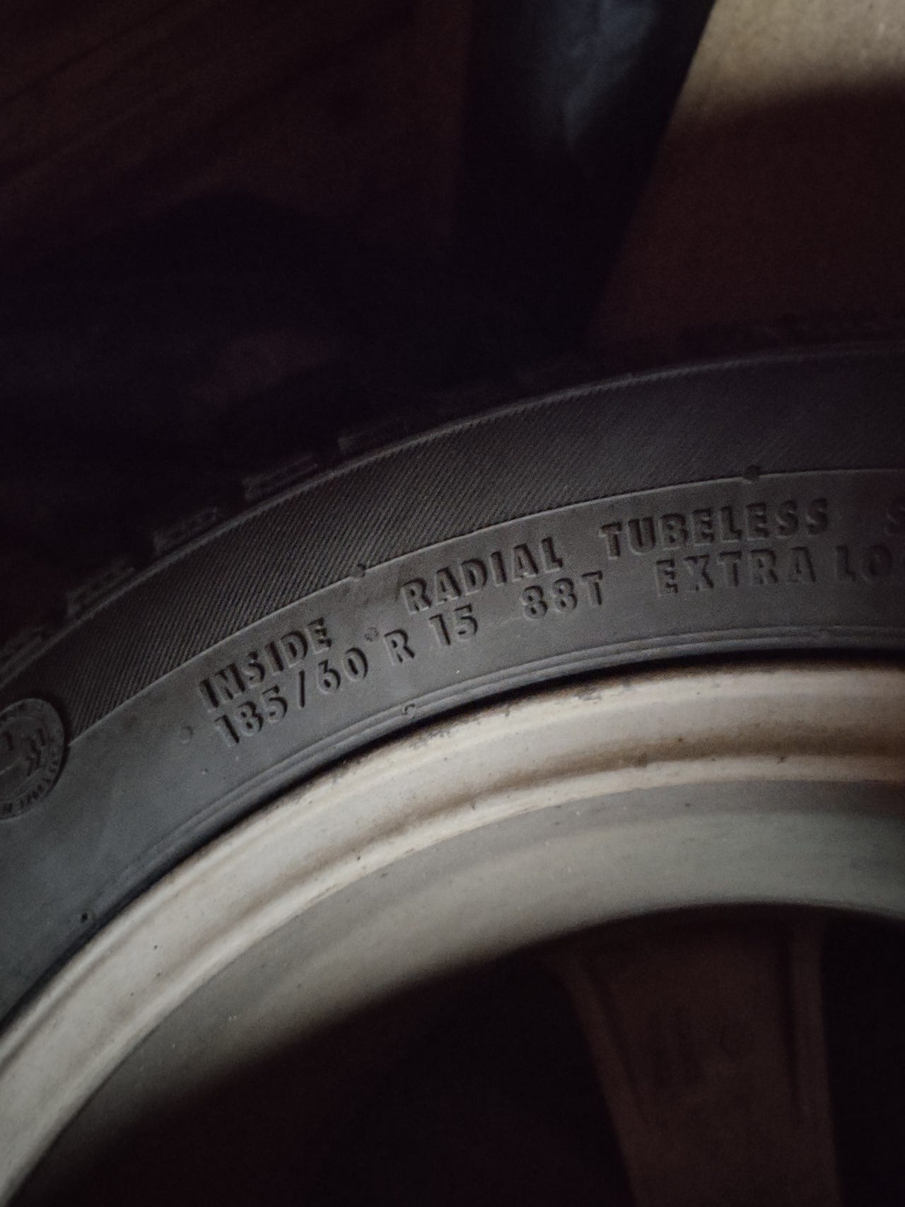 Billige vinterdekk på felg (185/60 R 15 T XI), 2 stk | FINN-torget