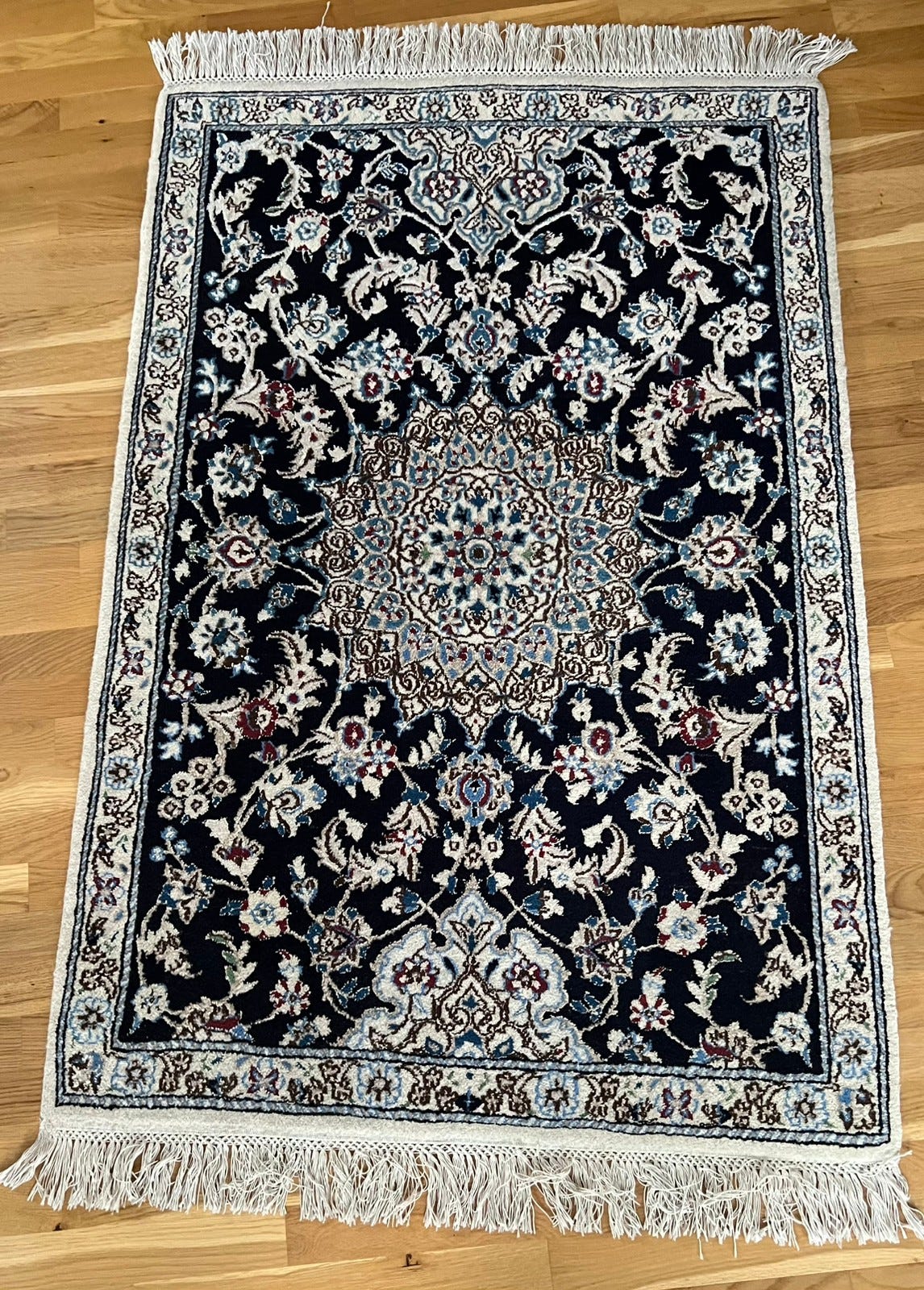 Unikt persisk teppe fra Nain – Eksklusivt håndverk og varige materialer ...