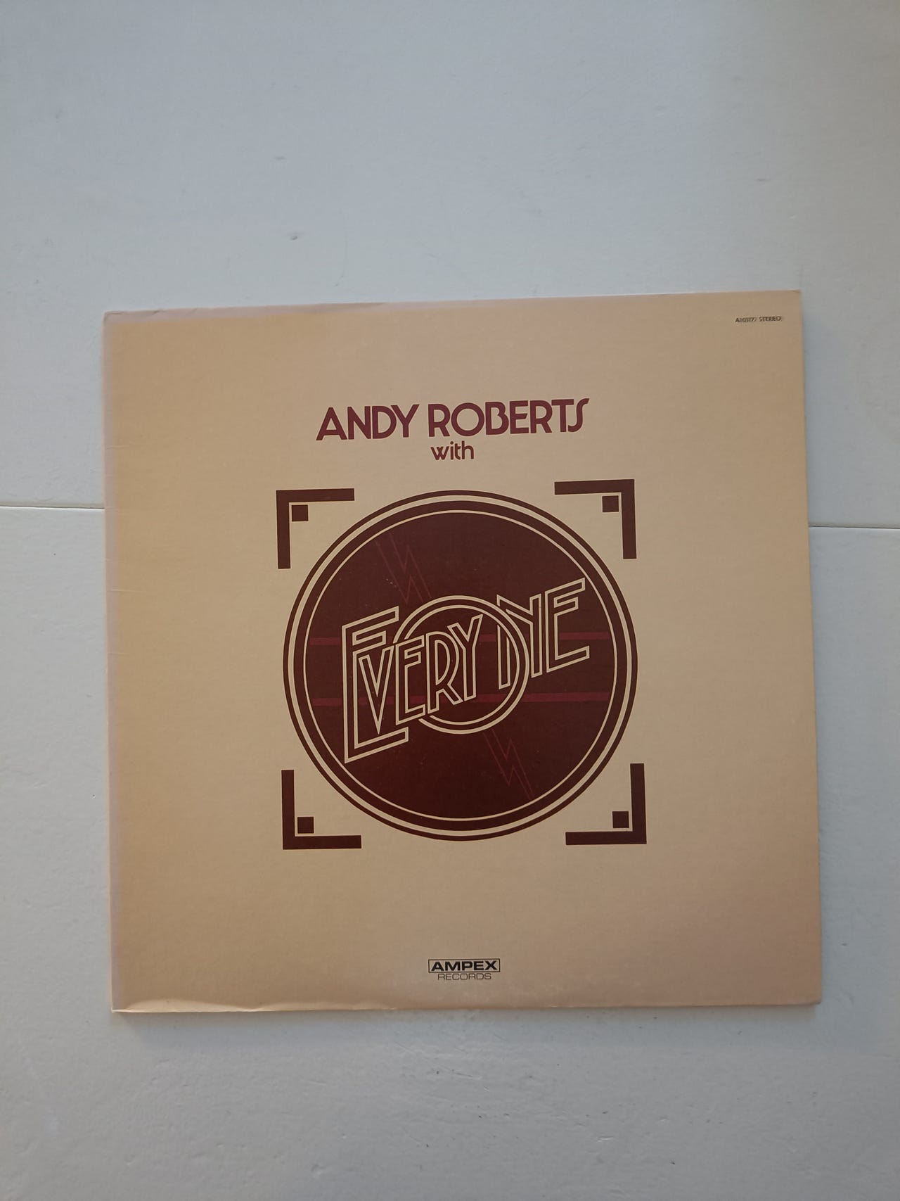 Andy Roberts – With Everyone | FINN-torget
