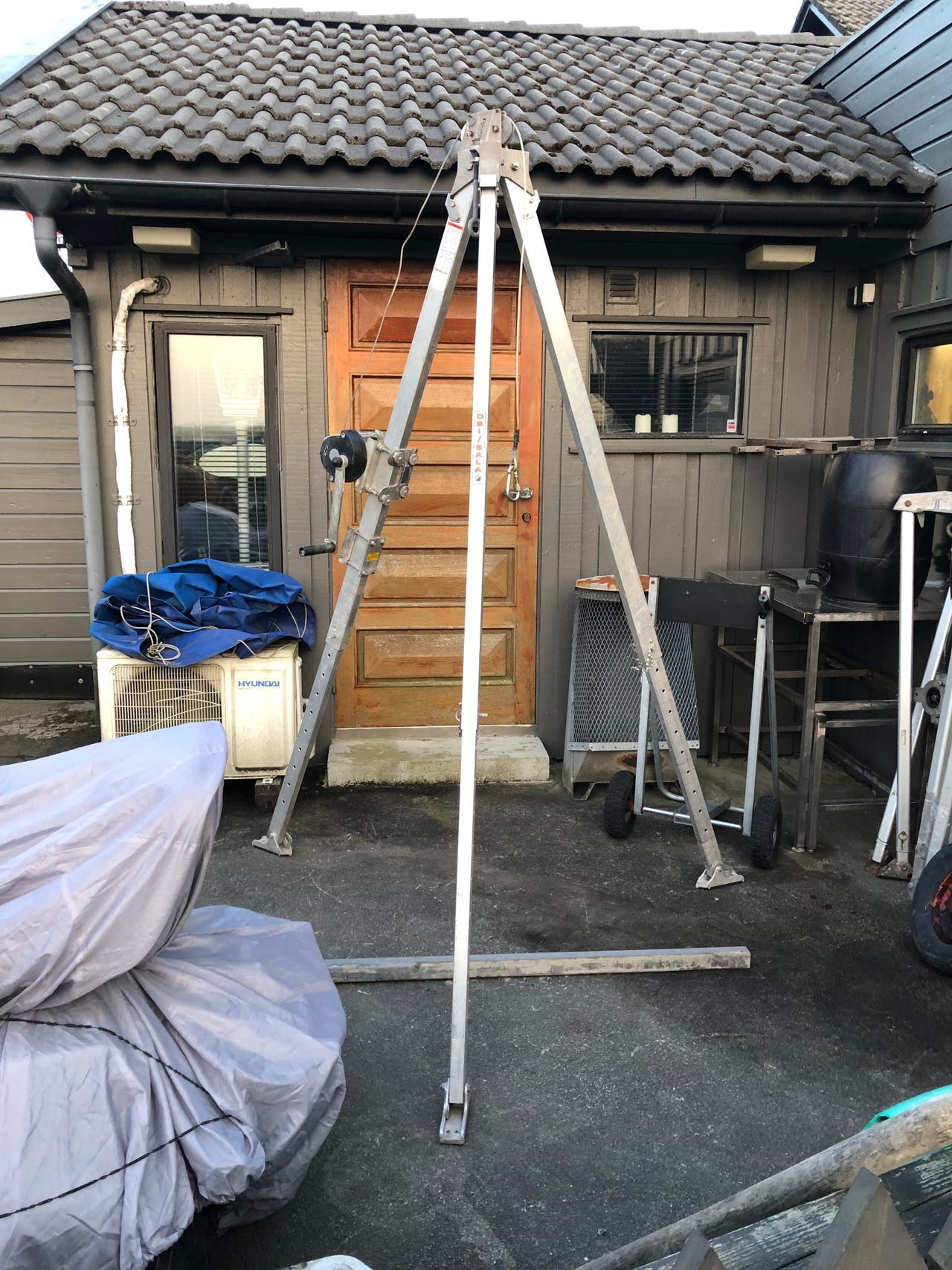 Trepot til salgs ( jeg kaller det Trefot ) Stor utgave med vinsj | FINN ...