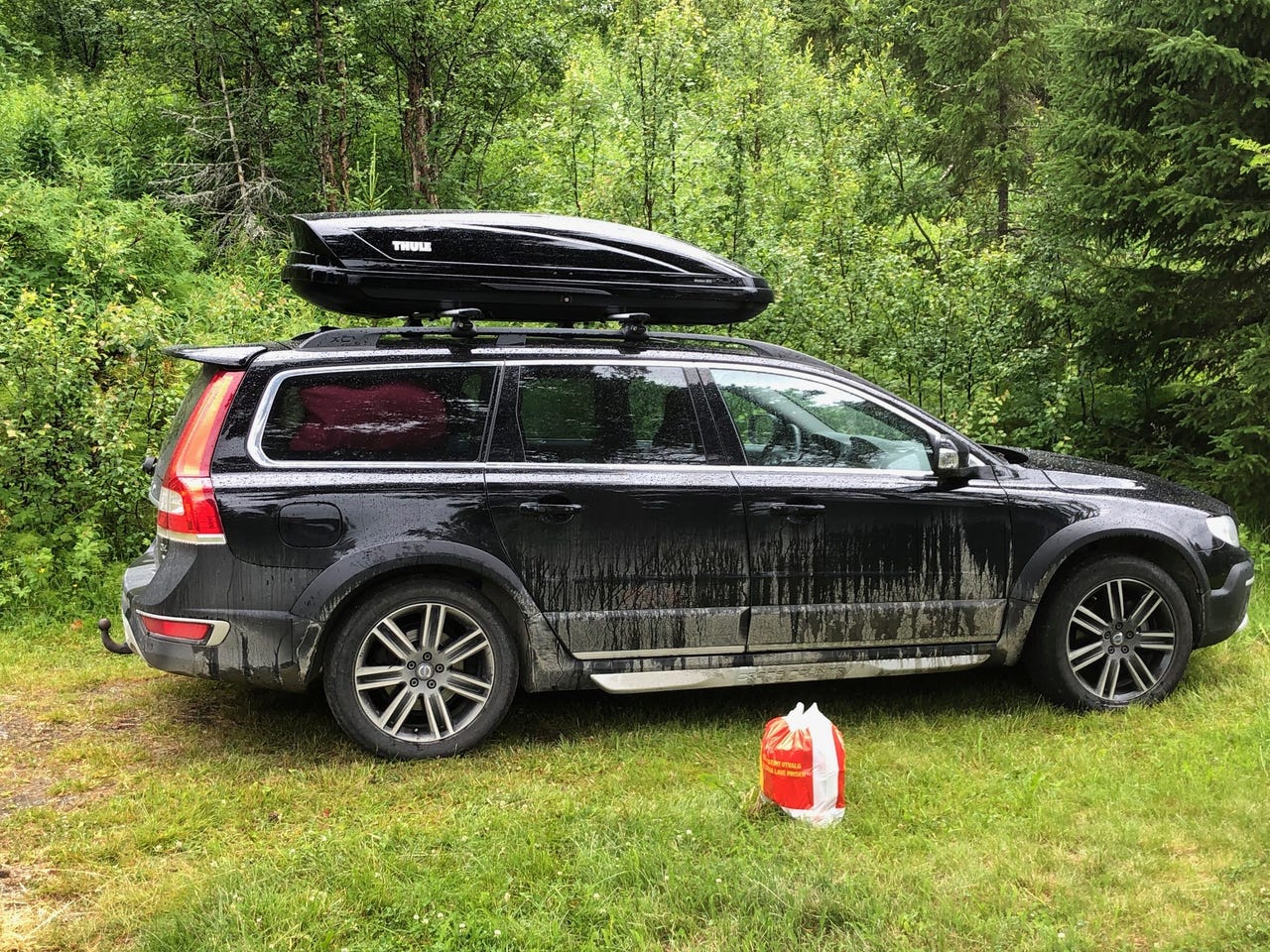 Thule motion 800 takboks med Thule wingbar | FINN-torget