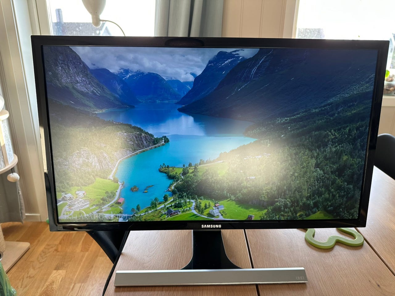 Samsung 28" 4K UHD LED-skjerm U28E590D | FINN-torget