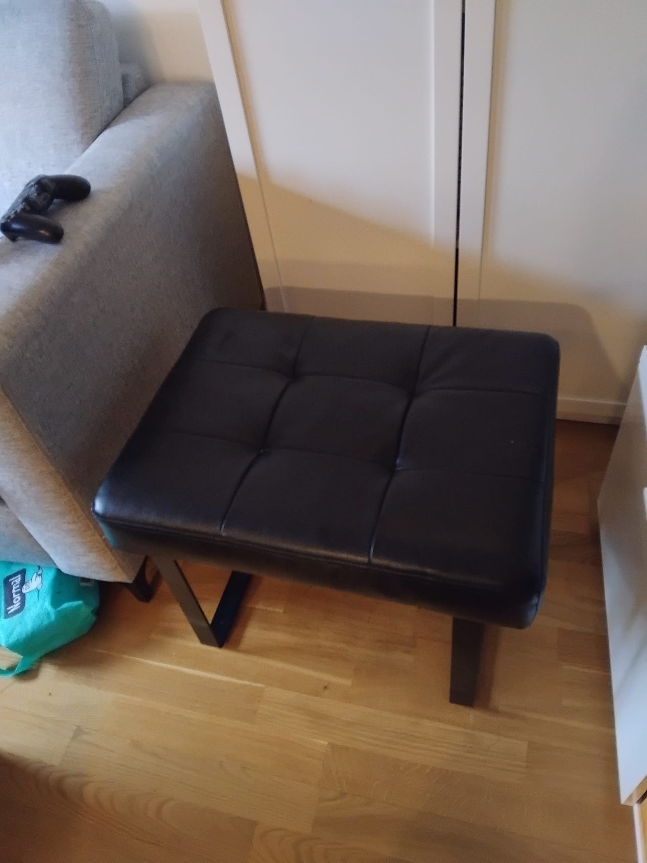 Svart shin puff | FINN-torget