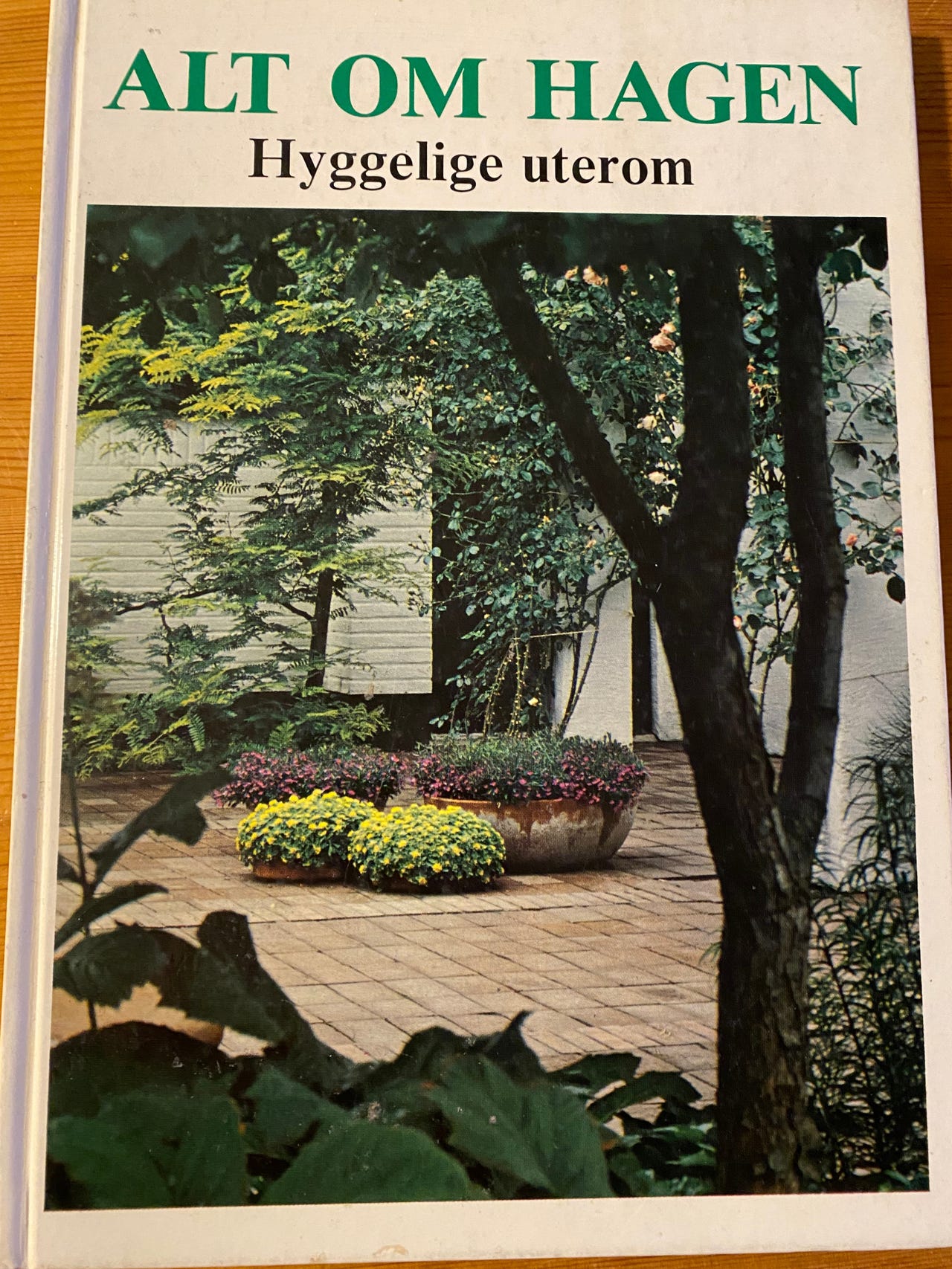 Uåpnet bok Hage og uterom…. Ideer og forklaringer | FINN-torget
