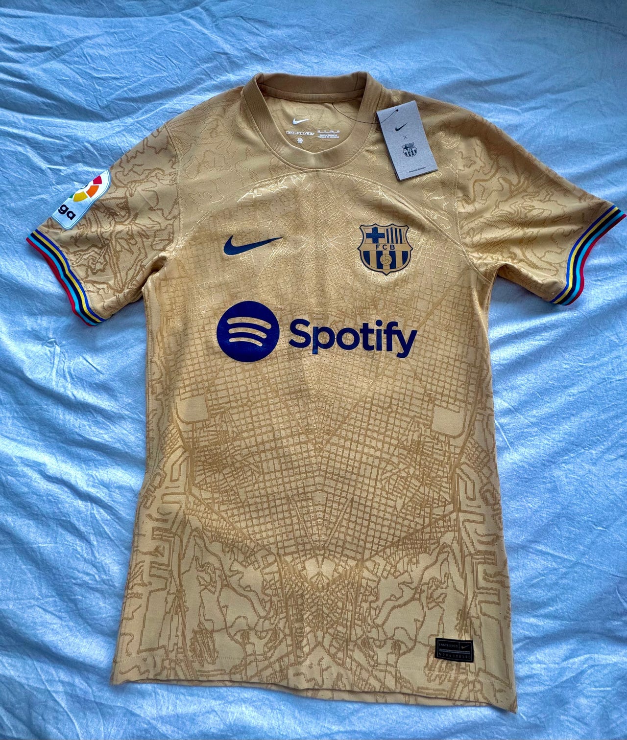 FCB T-skjorte 2022/23 away model | FINN-torget