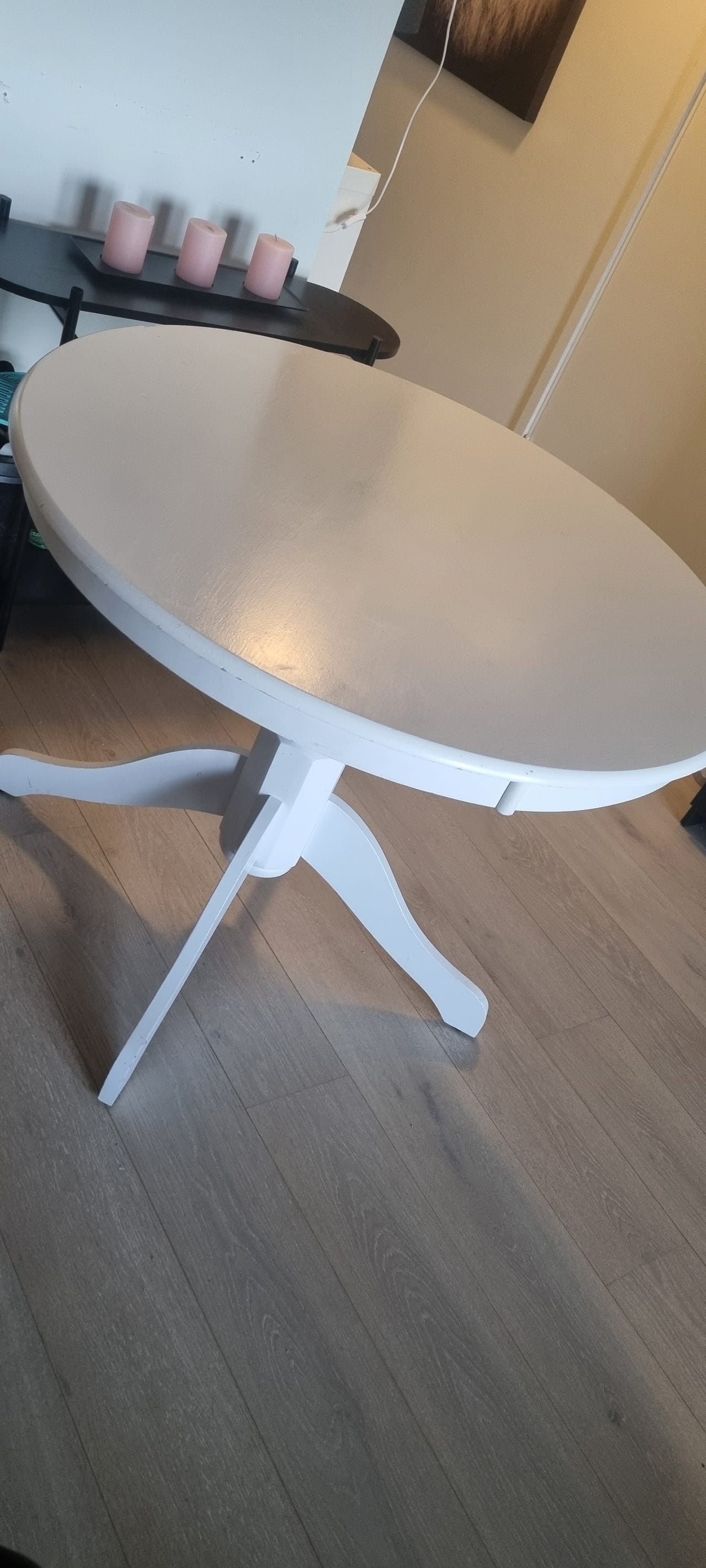 Rundt lite spisebord selges | FINN-torget