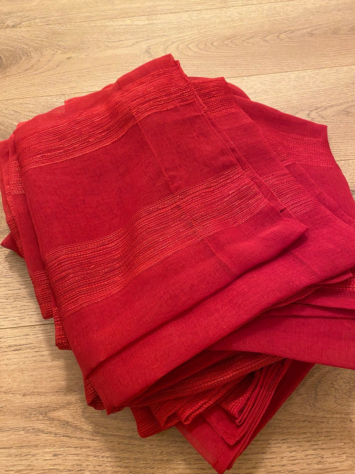 4 stk røde gardiner | FINN-torget