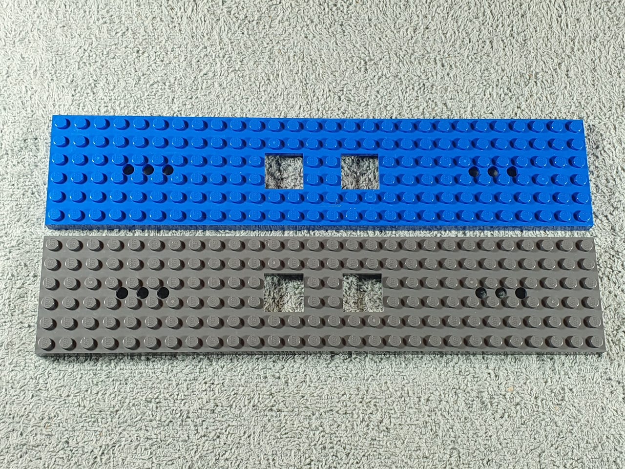 LEGO Deler | Train Base 6 x 28 with 3 Round Holes Each End (92339 ...