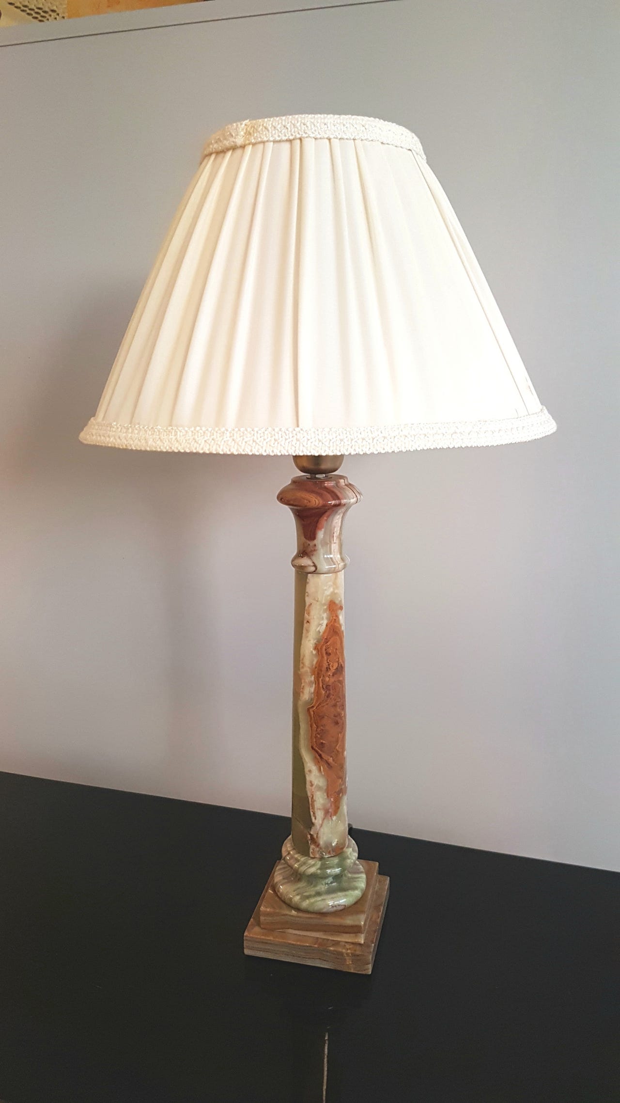 Høy vintage lampe i sten. Grønn. | FINN-torget