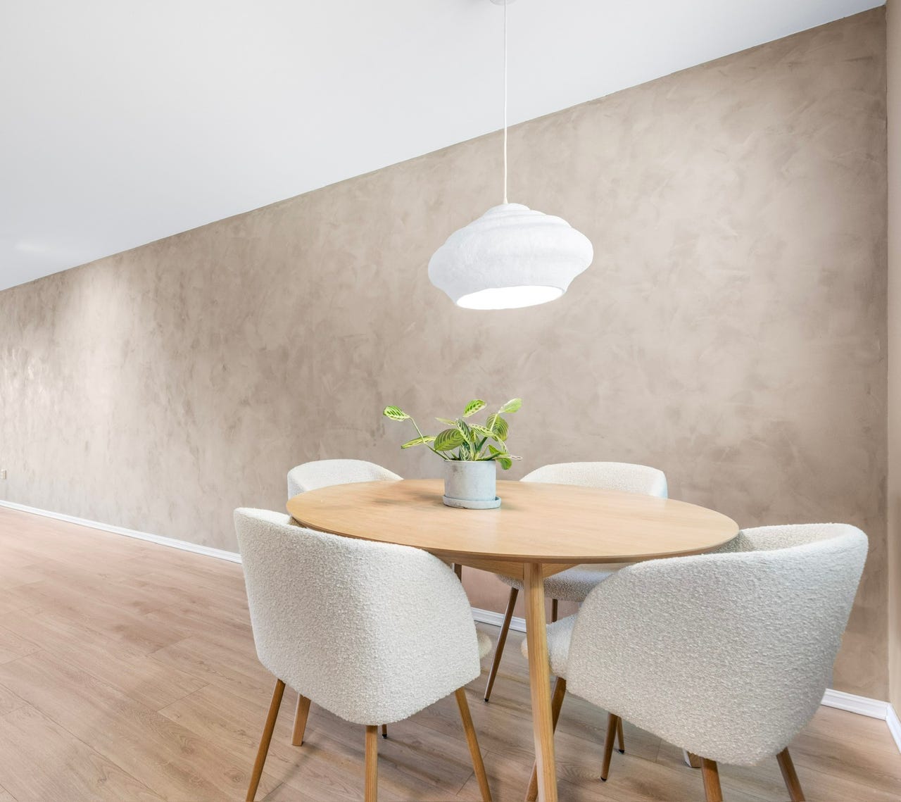 Kalby spisebord 120Ø - RESERVERT | FINN-torget