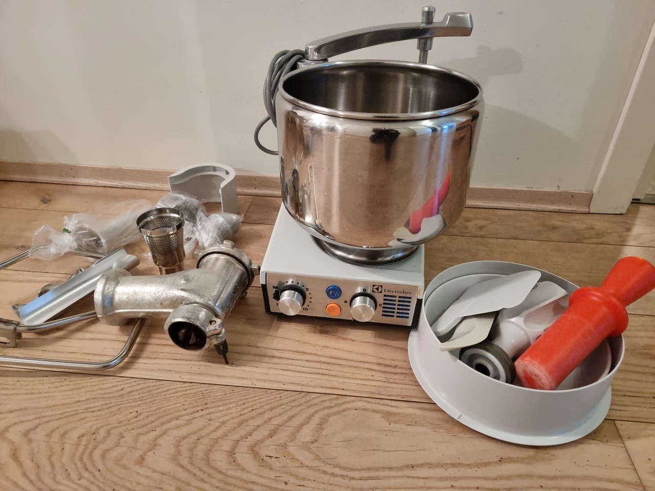 Electrolux Assistent kjøkkenmaskin med mye tilbehør | FINN-torget