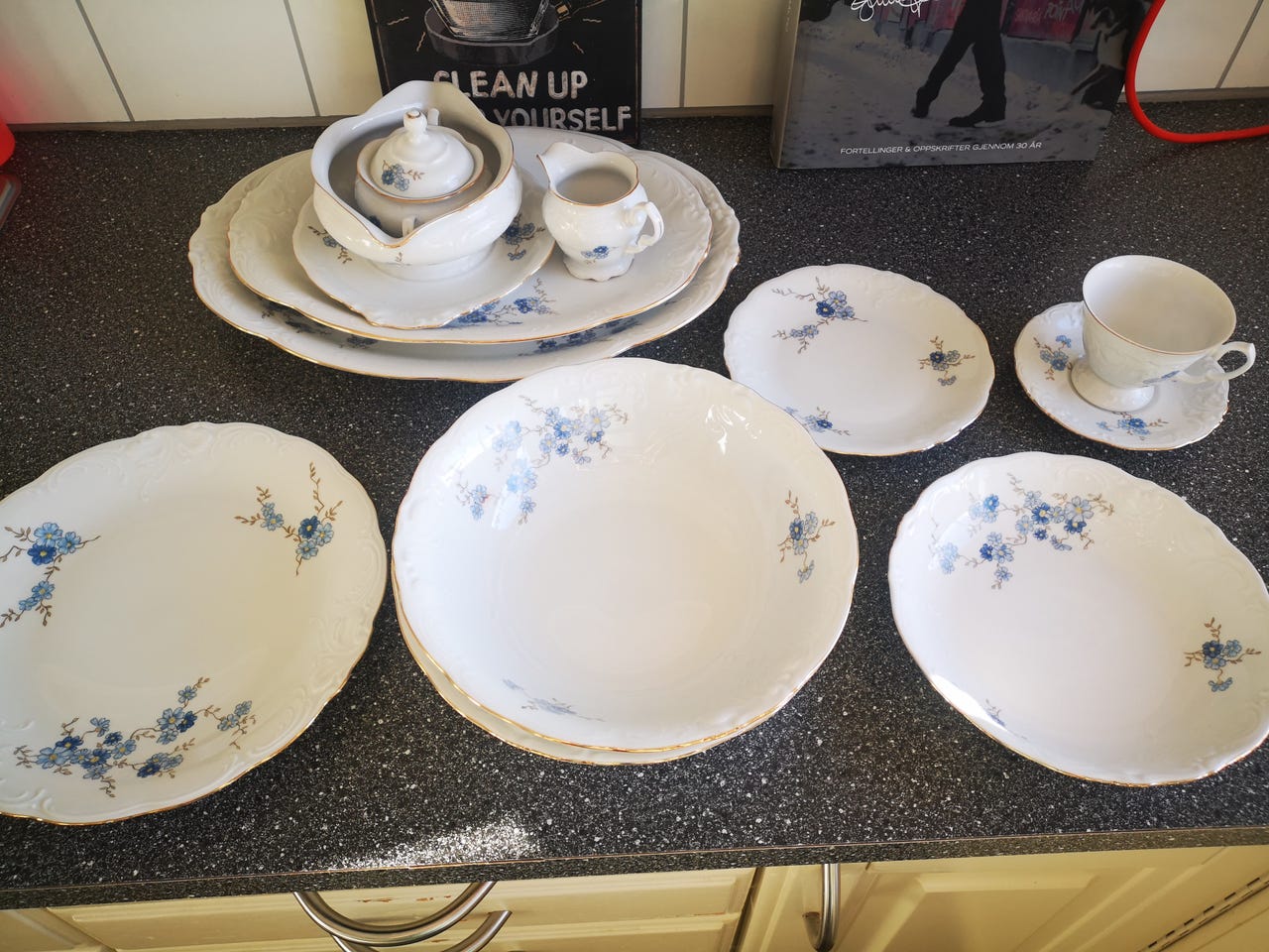 Komplett kjøkken servise til 12 personer | FINN-torget