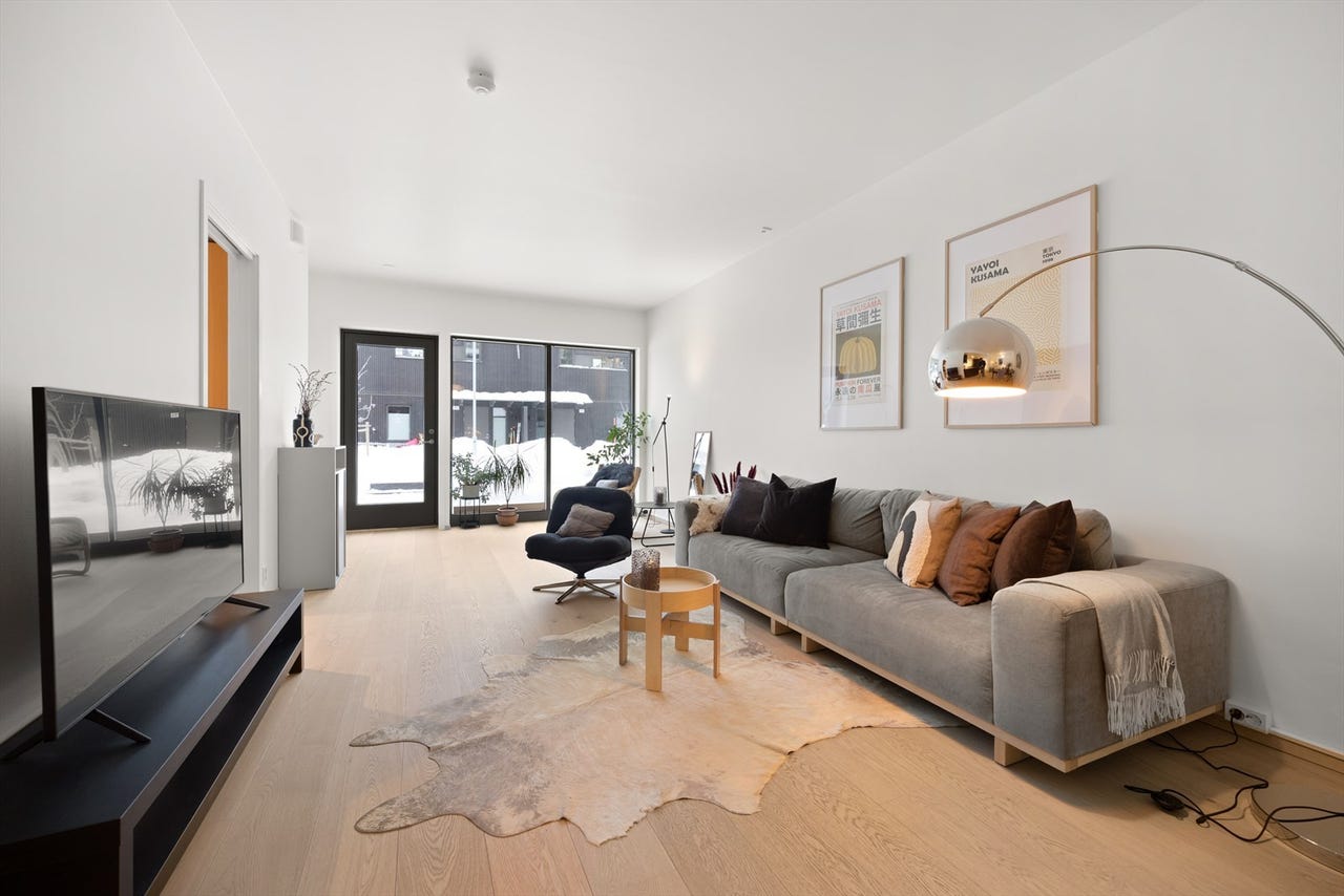 Nyere stilren og moderne leilighet. 1 sov + alkove. Svømmebasseng og ...