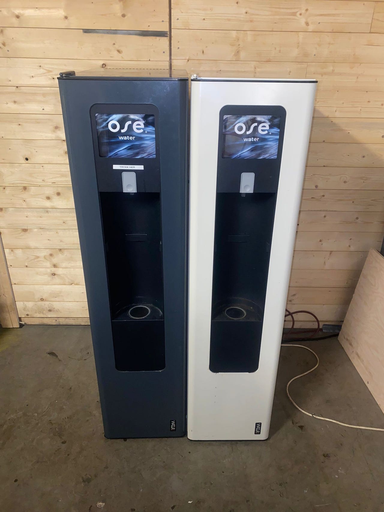 OSE VANNDISPENSER I HVIT OG SVART- GARANTI - KAN LEVERES | FINN-torget