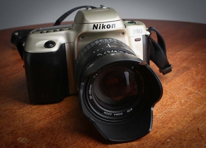 Nikon F50 + Sigma AF 4-5,6/28-105mm UC-II | Et objektiv ...