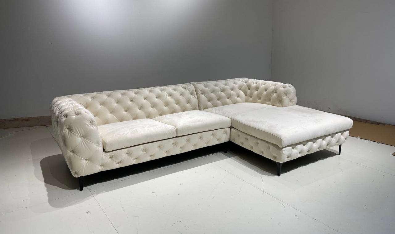 GRATIS LEVERING - KUPP! Helt nye Roma fløyel chester design sofaer med ...